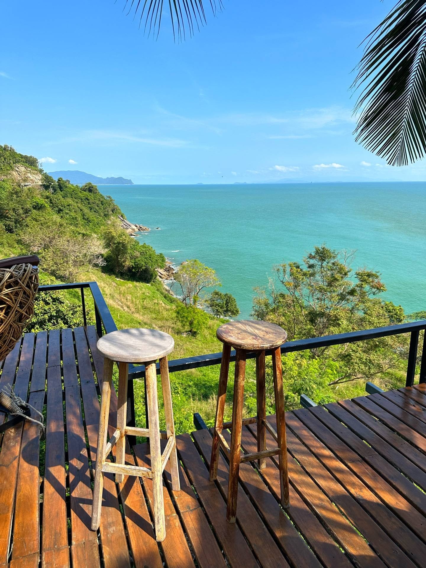 รีวิว Loma Cafe เขาพลายดำ - ร้านวิวทะเลสวยงาม