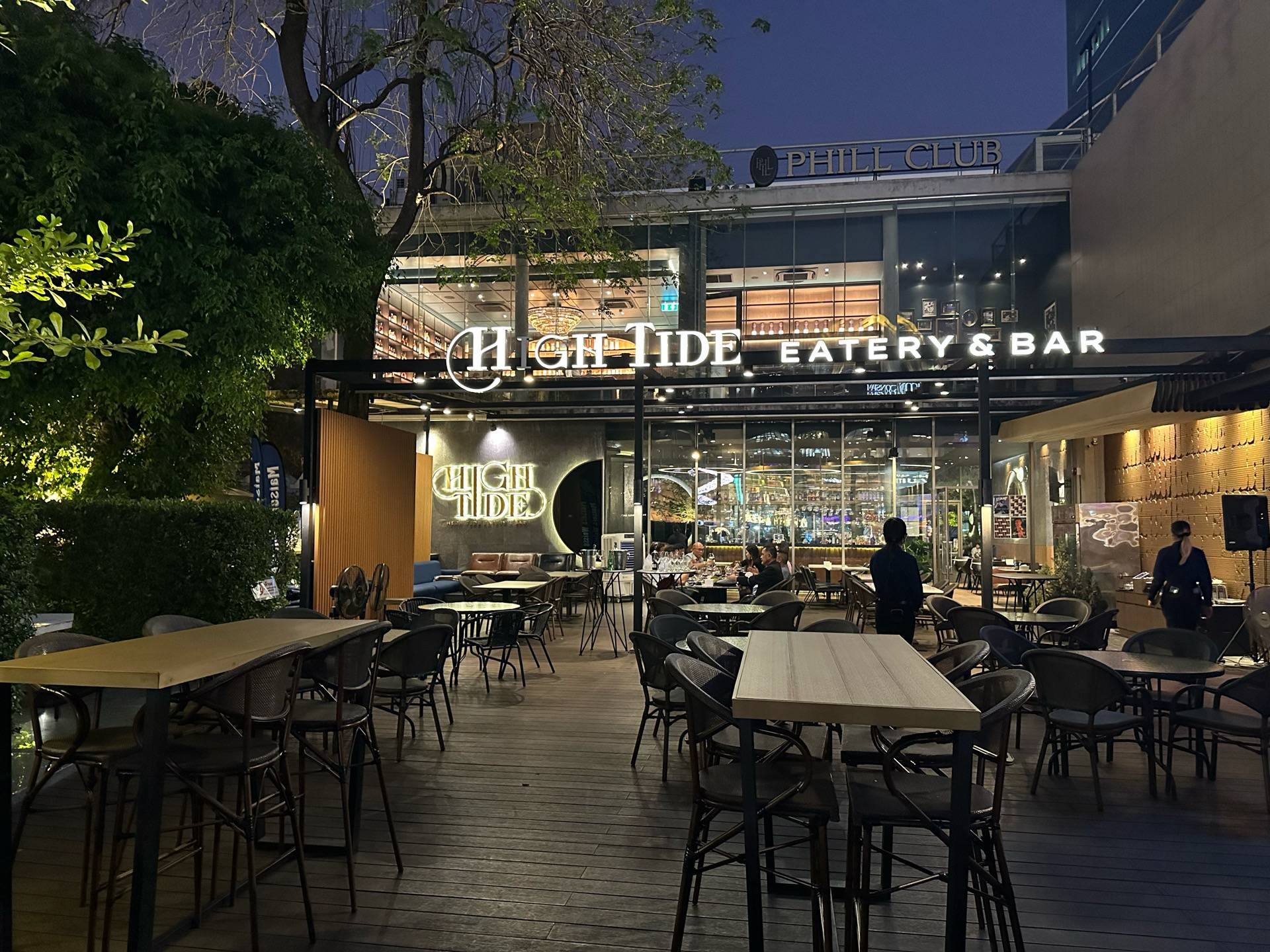 รีวิว High Tide Eatery & Bar - อาหาร บรรยากาศ สถานที่ perfect!