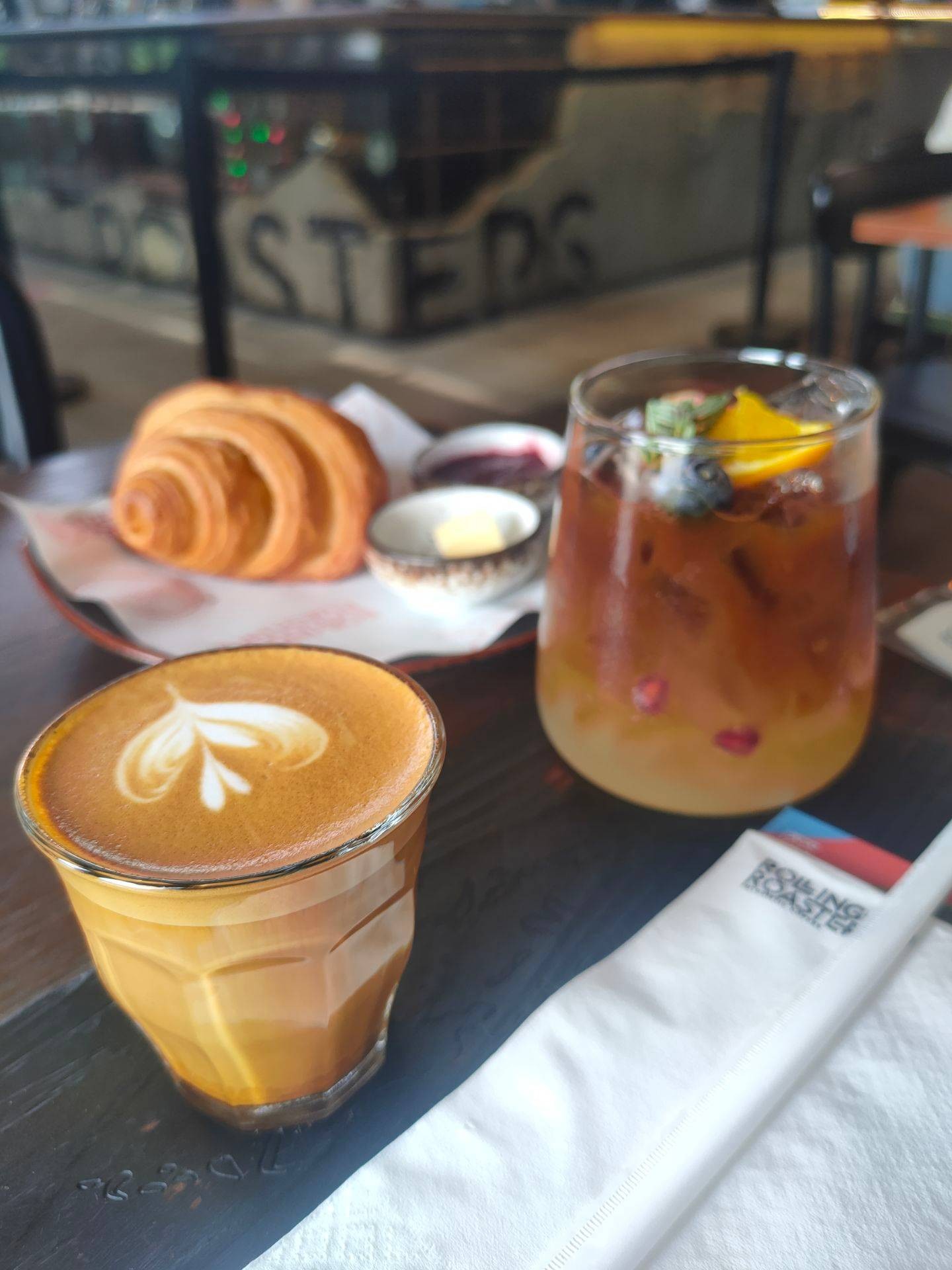 รีวิว Rolling Roasters Coffee พรานนก-พุทธมณฑล - ร้านปร่งโล่ง รสชาติกาแฟ ...
