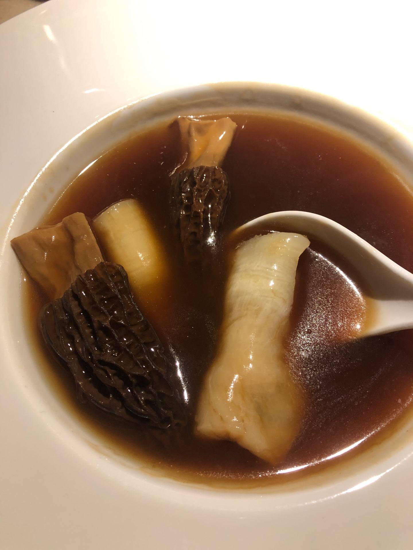 กระเพาะปลาน้ำแดงเห็ดมอเรล • กระเพาะปลาน้ำแดงเห็ดมอเรล ซุปรสชาติดี กลม ...