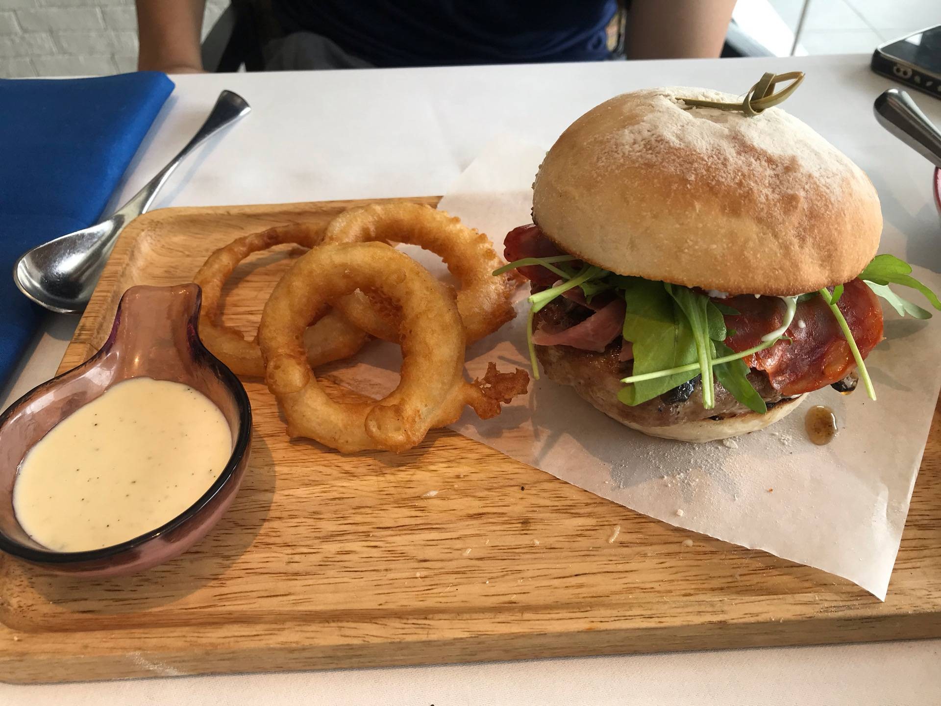 The Roman Burger • ไม่ถูกปากเลย หมูออกรสเปรี้ยว ร้าน จิออร์จิโอ โรงแรม ...