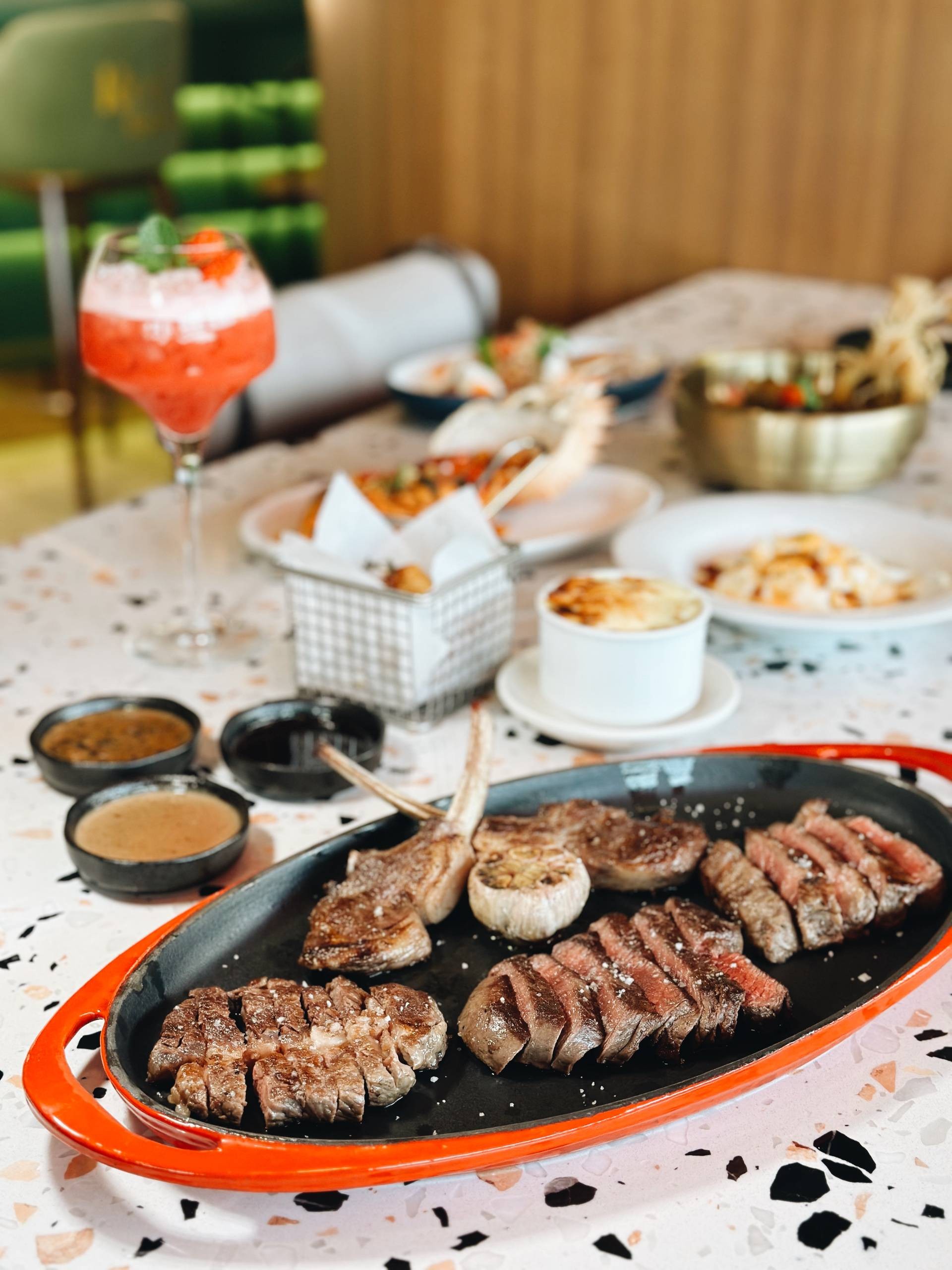 รูป Red Rabbit Diner & Bar Lotus's North Ratchapruek