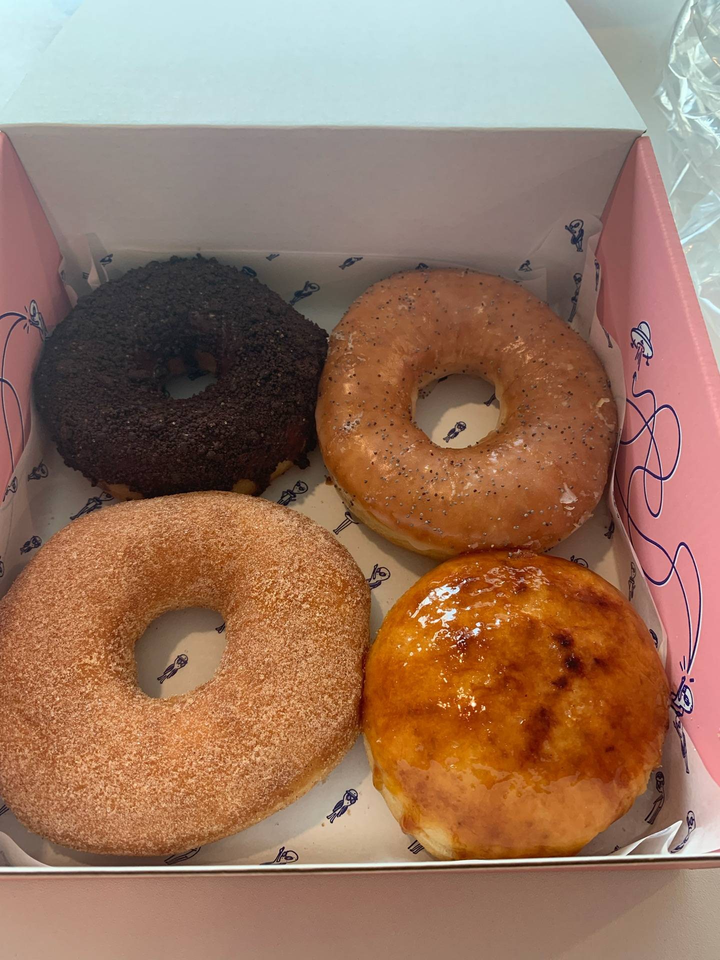 รีวิว UFO Doughnuts สีลม/สาทร - โดนัทนุ่มเหนียวย่านสาทร