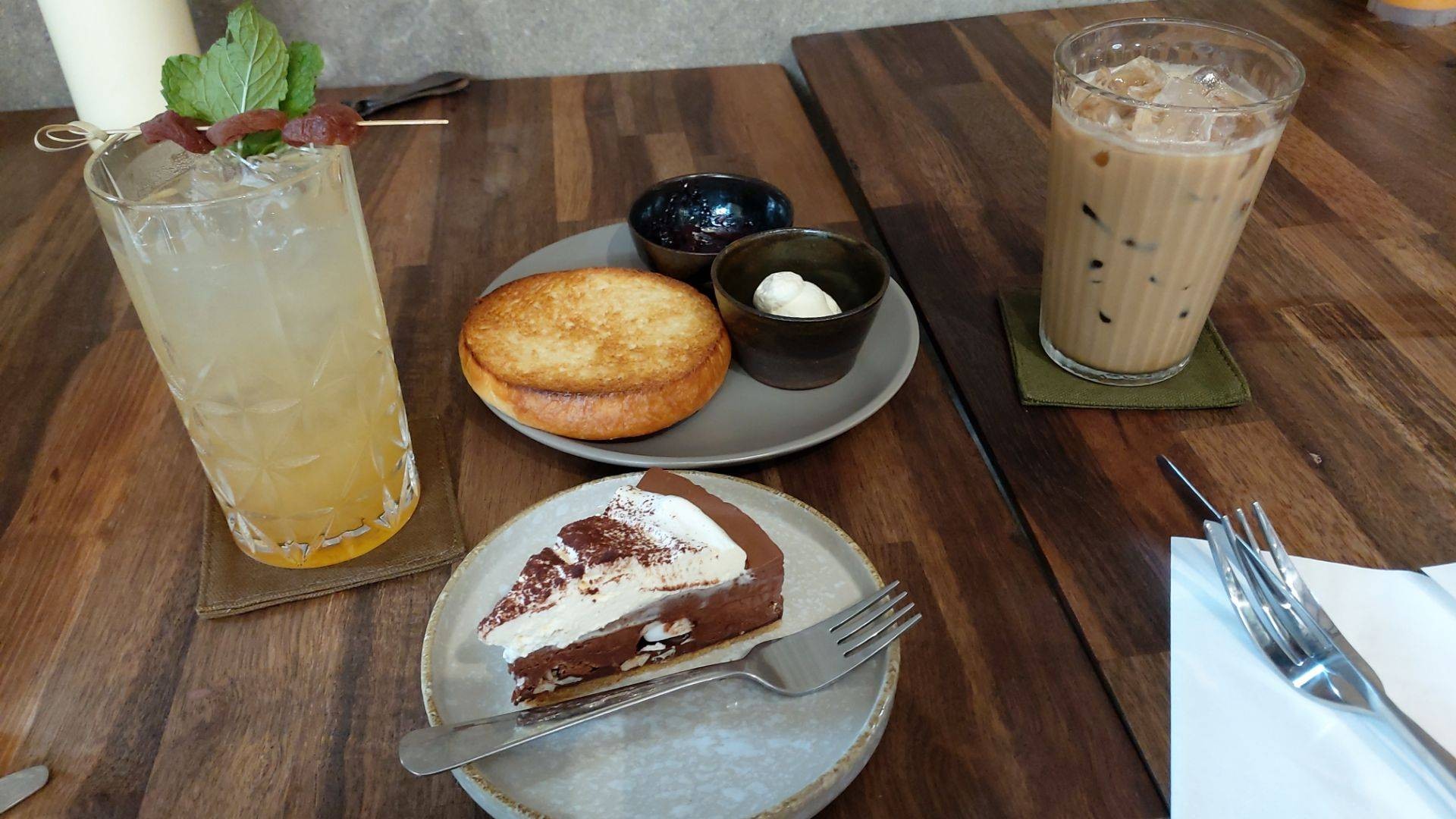 รีวิว Craftsman Roastery & Brew Bar สาธุประดิษฐ์ - เจอร้านกาแฟที่กาแฟดี ...