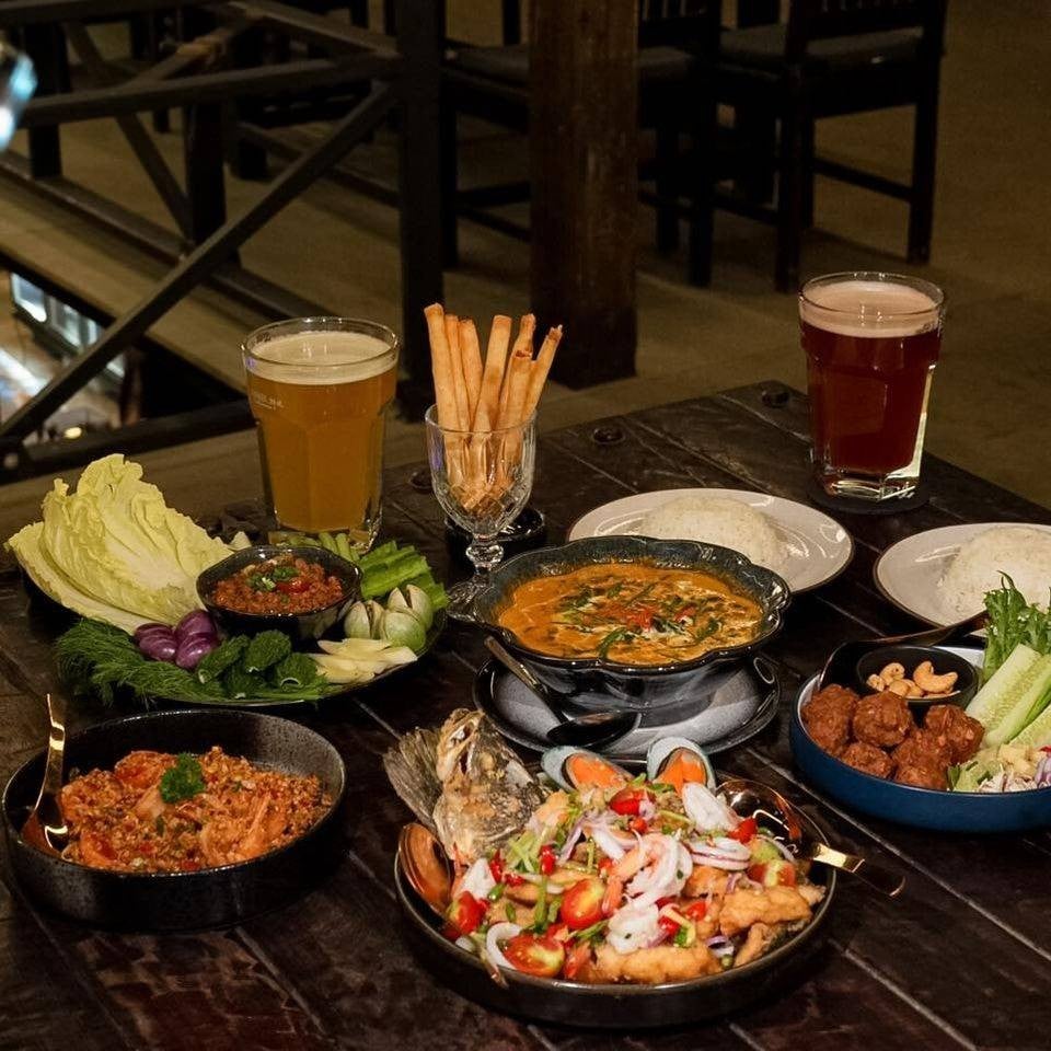 รีวิว ท่าพระจันทร์ Bar & Bistro