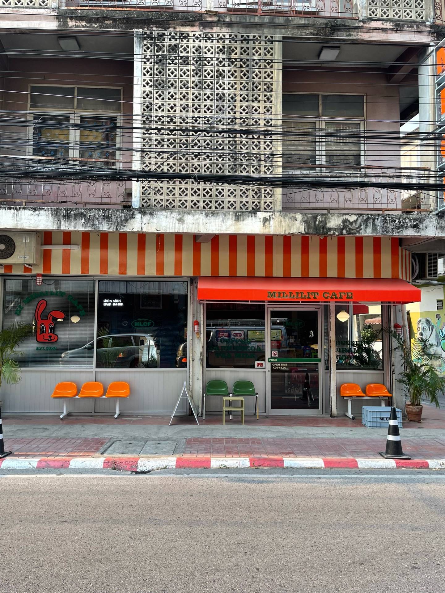 รีวิว Millilit Cafe เชียงใหม่ - คาเฟ่ย้อนวัยย้ายมาช้างม่อยแล้ว