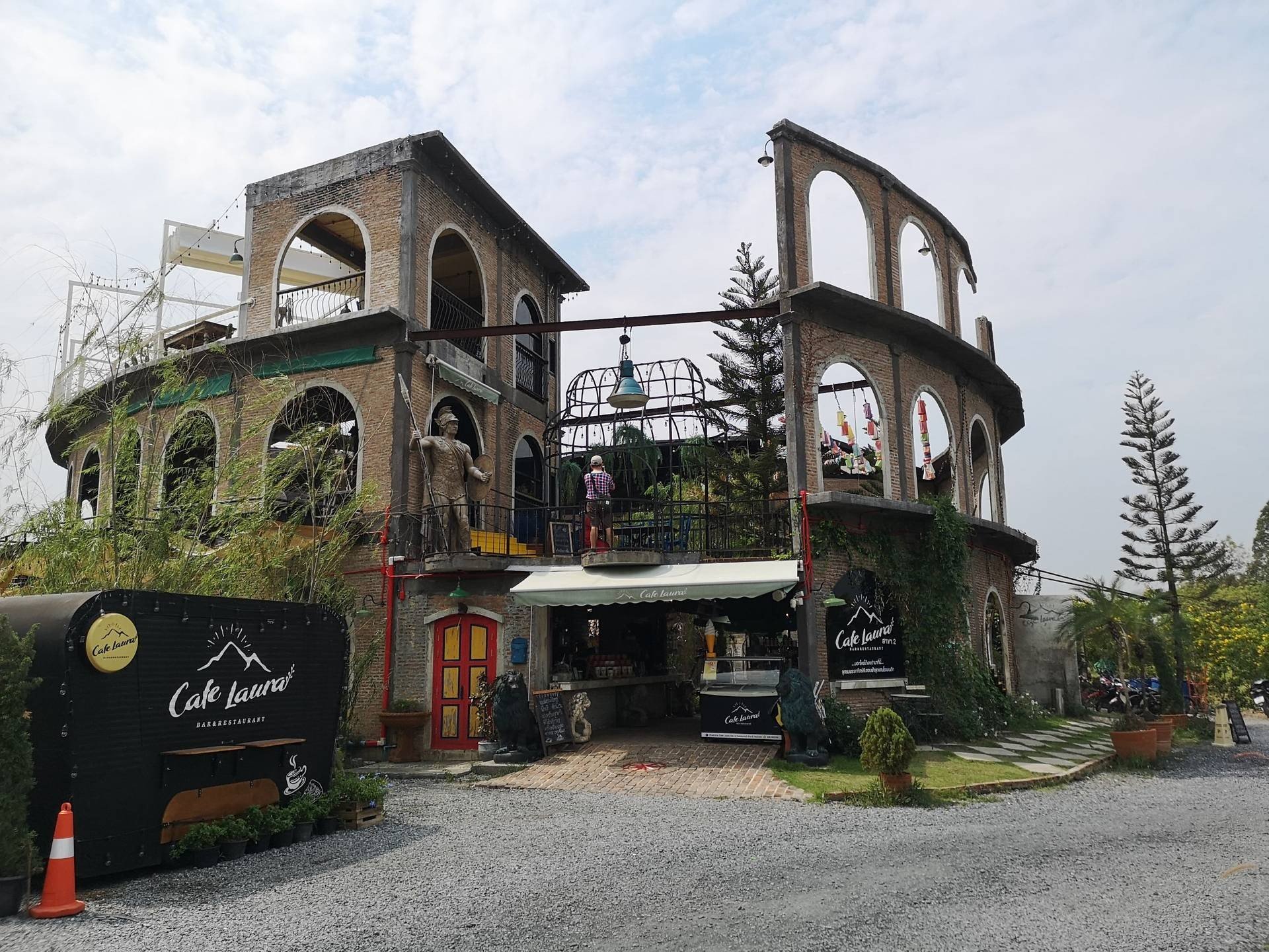 รูป Cafe Laura Bar & Restaurant หนองแค