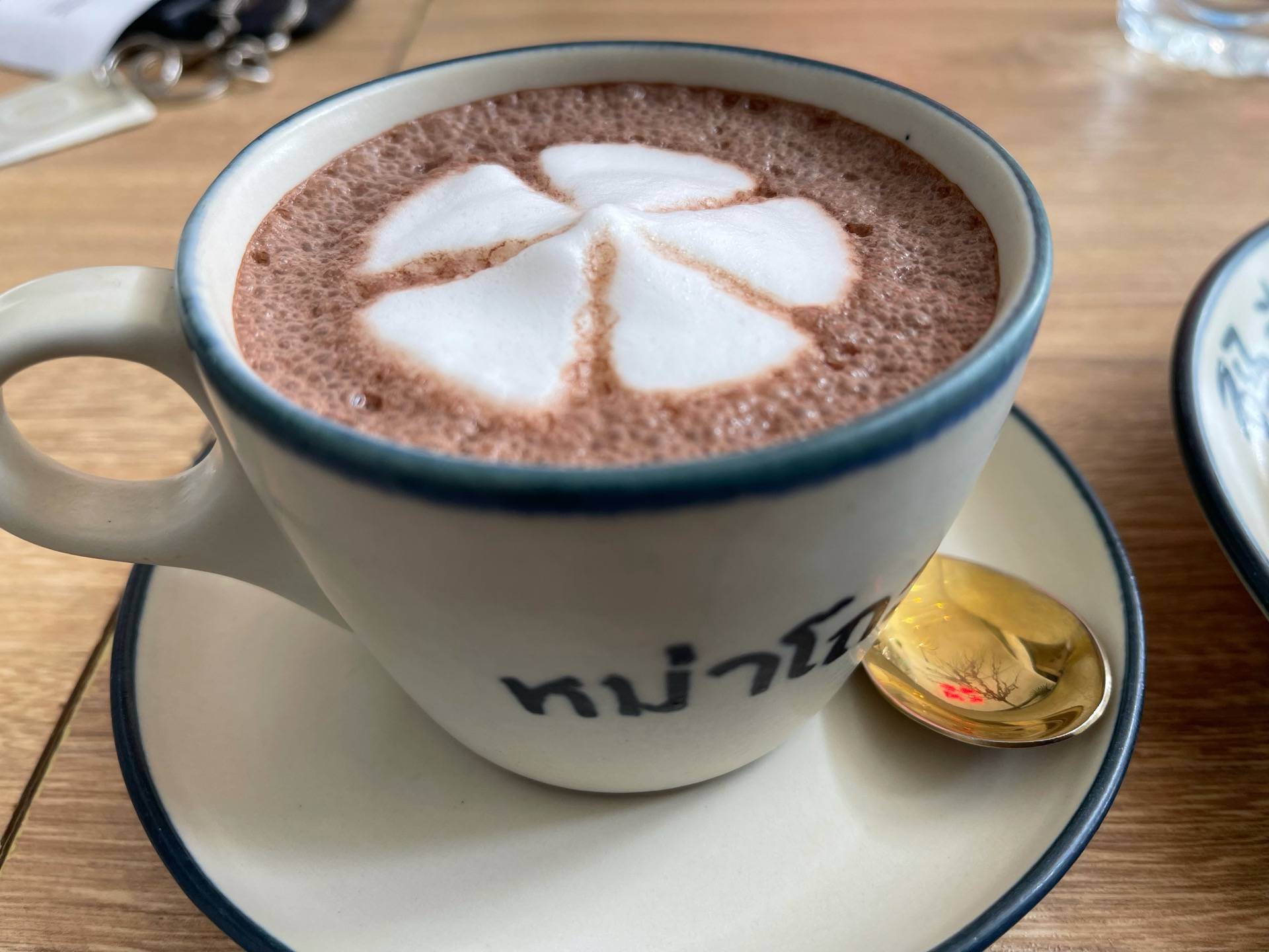 รีวิว Matou Hostel &cafe' - คาเฟ่สุดชิคที่กันตัง แนว มินิมอล แต่ผสม ...