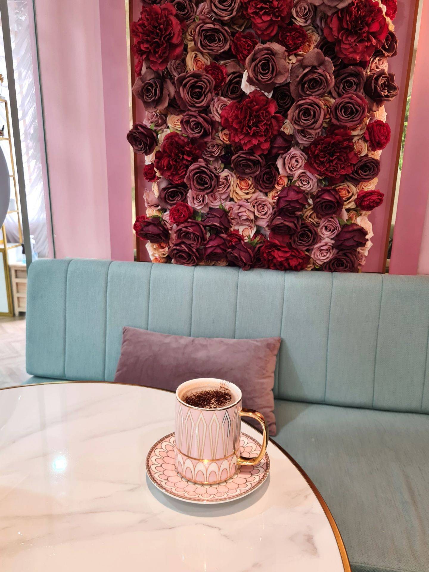 รีวิว Pixie Beauty Salon - คาเฟ่ในร้านเสริมสวยสีชมพูย่านเอกมัย