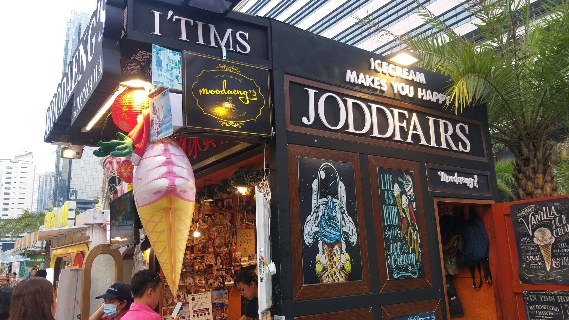 รีวิว ไอติม Moodaeng Amphawa ตลาดจ๊อดแฟร์ พระราม 9 - MOODAENG'S AMPHAWA ...