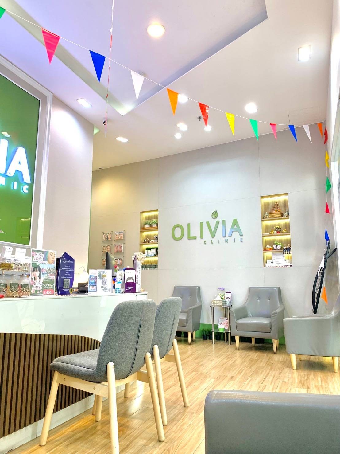 รีวิว Olivia Clinic สัมมากรเพลส รามคำแหง110 - รักษารอยสิว