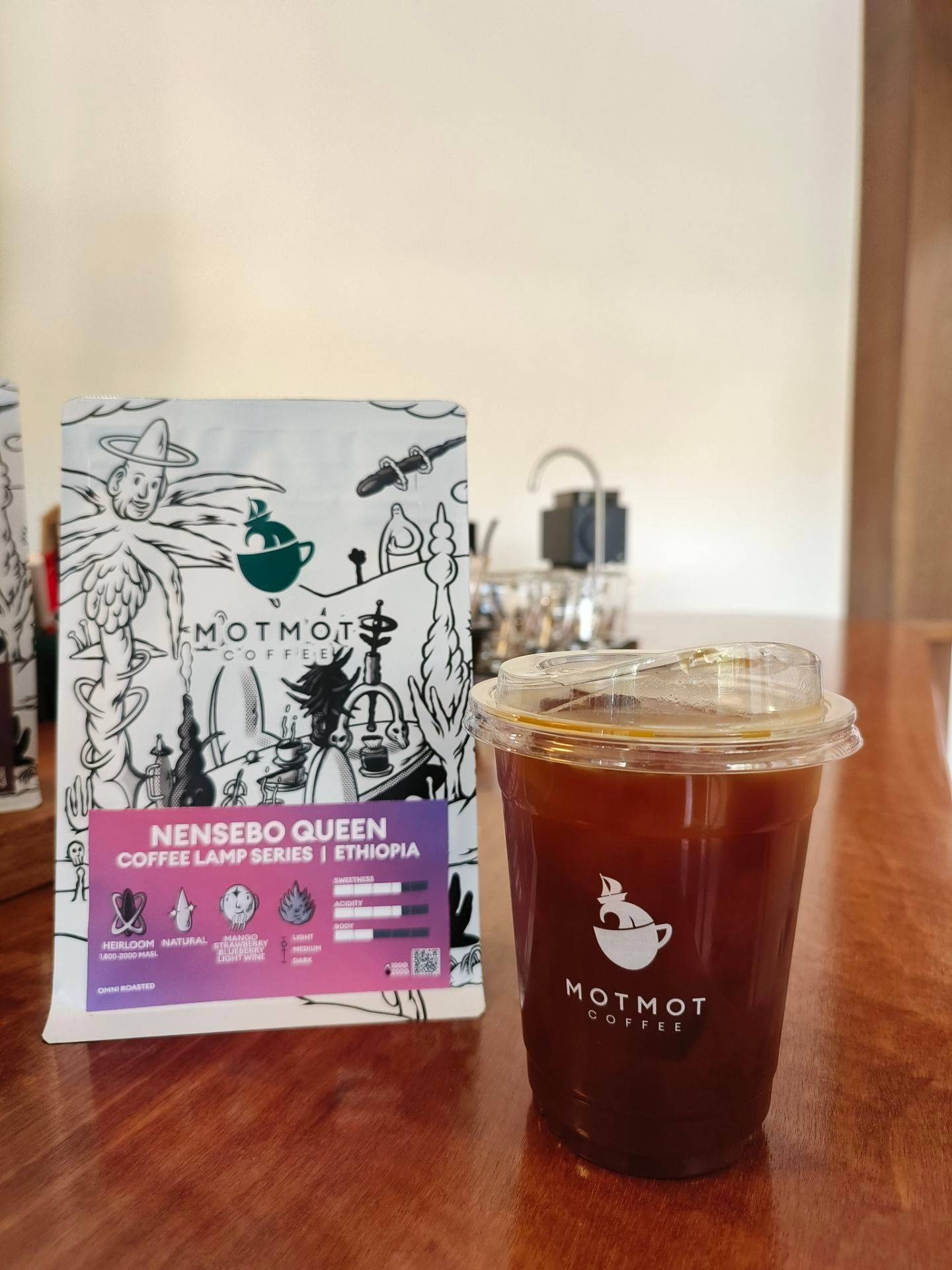 รีวิว MOTMOT COFFEE ประดิษฐ์มนูธรรม - บรรยากาศ ดีกาแฟอร่อย