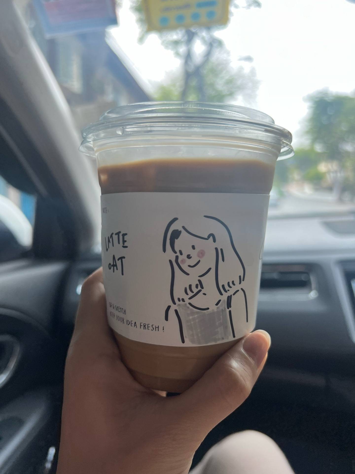 รีวิว Schizzi Cafe - Latte กลิ่นหอมมาก แม้จะ add on oat milk