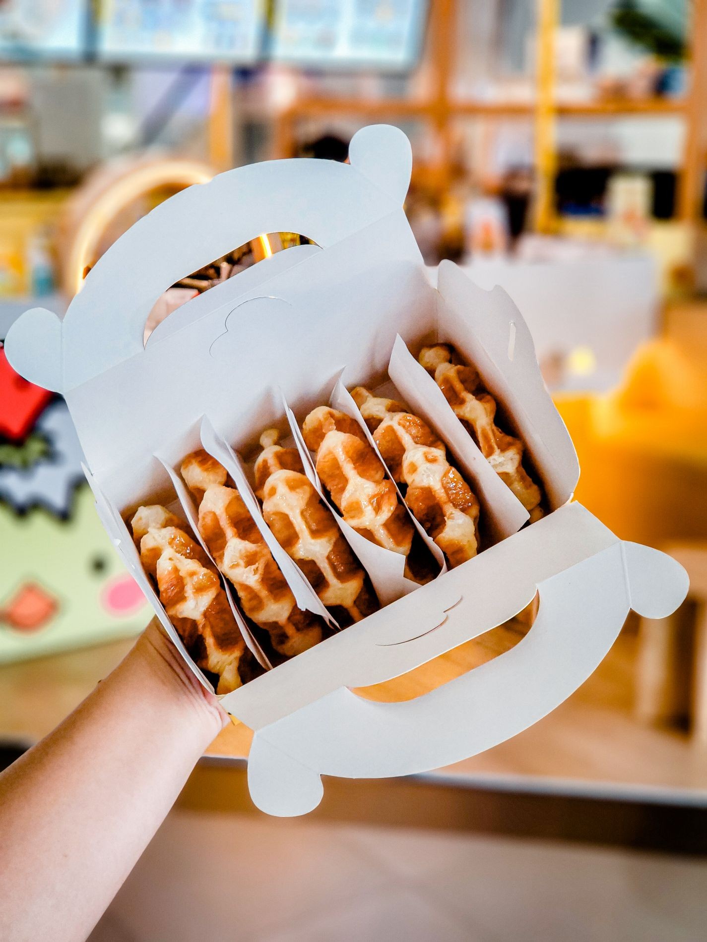 ร้าน Maru waffle x Kruff Patisserie ธนิยะพลาซ่า ชั้น 3 | รีวิวร้านอาหาร