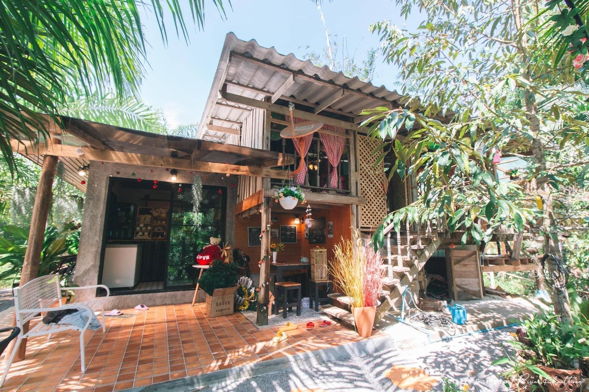 รีวิว KANUM NOI CAFE ขนำน้อยคาเฟ่ - บรรยากาศดีมาก