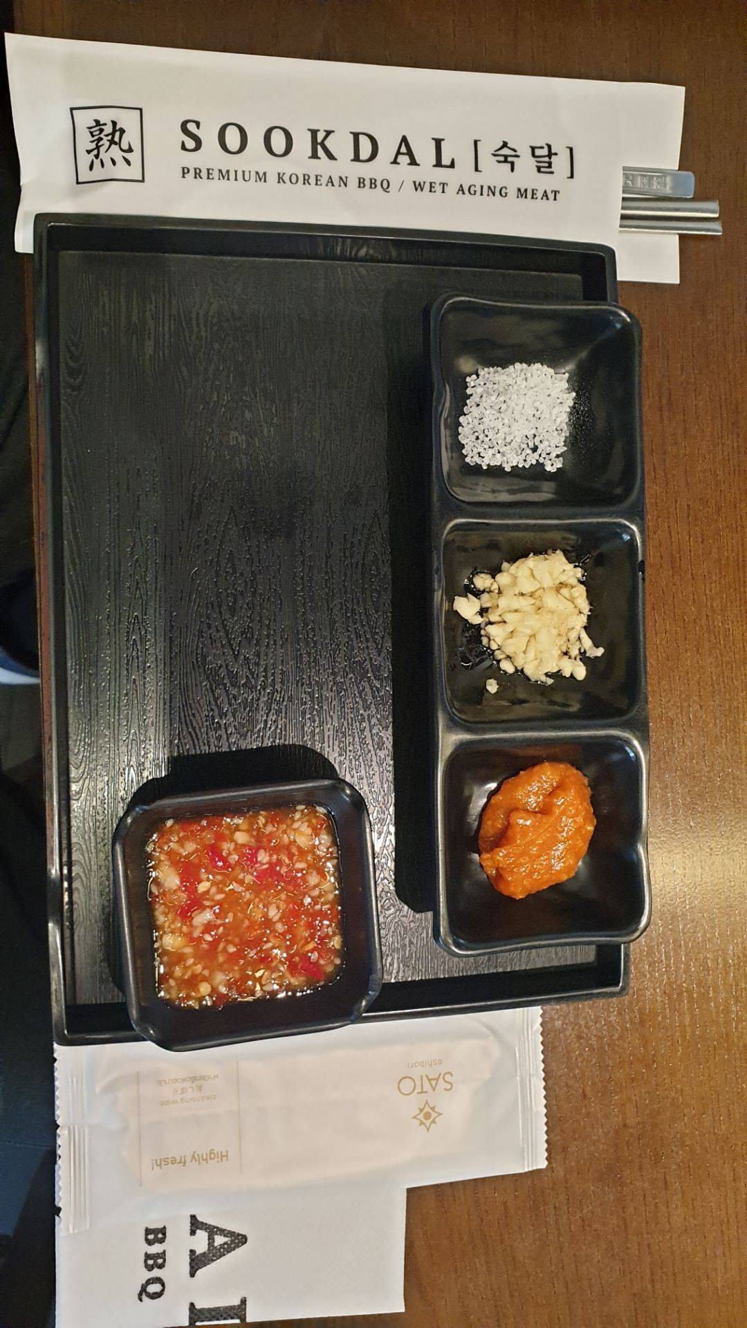 เครื่องเคียง และน้ำจิ้ม • น้ำจิ้มหลากหลายดี เกลือก็มี ร้าน Sookdal ...