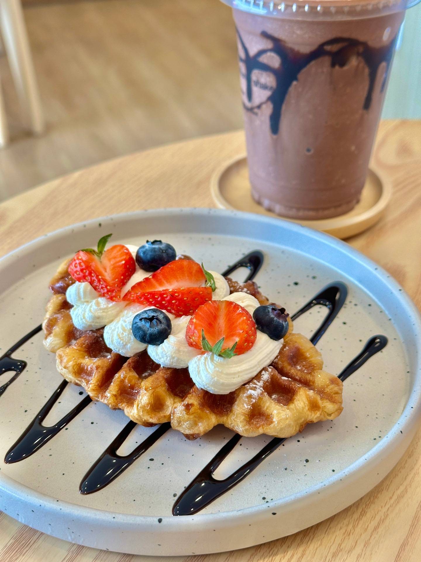 รีวิว Bunny Shake Cafe รามอินทรา109 - ครอฟเฟิลอร่อยมาก
