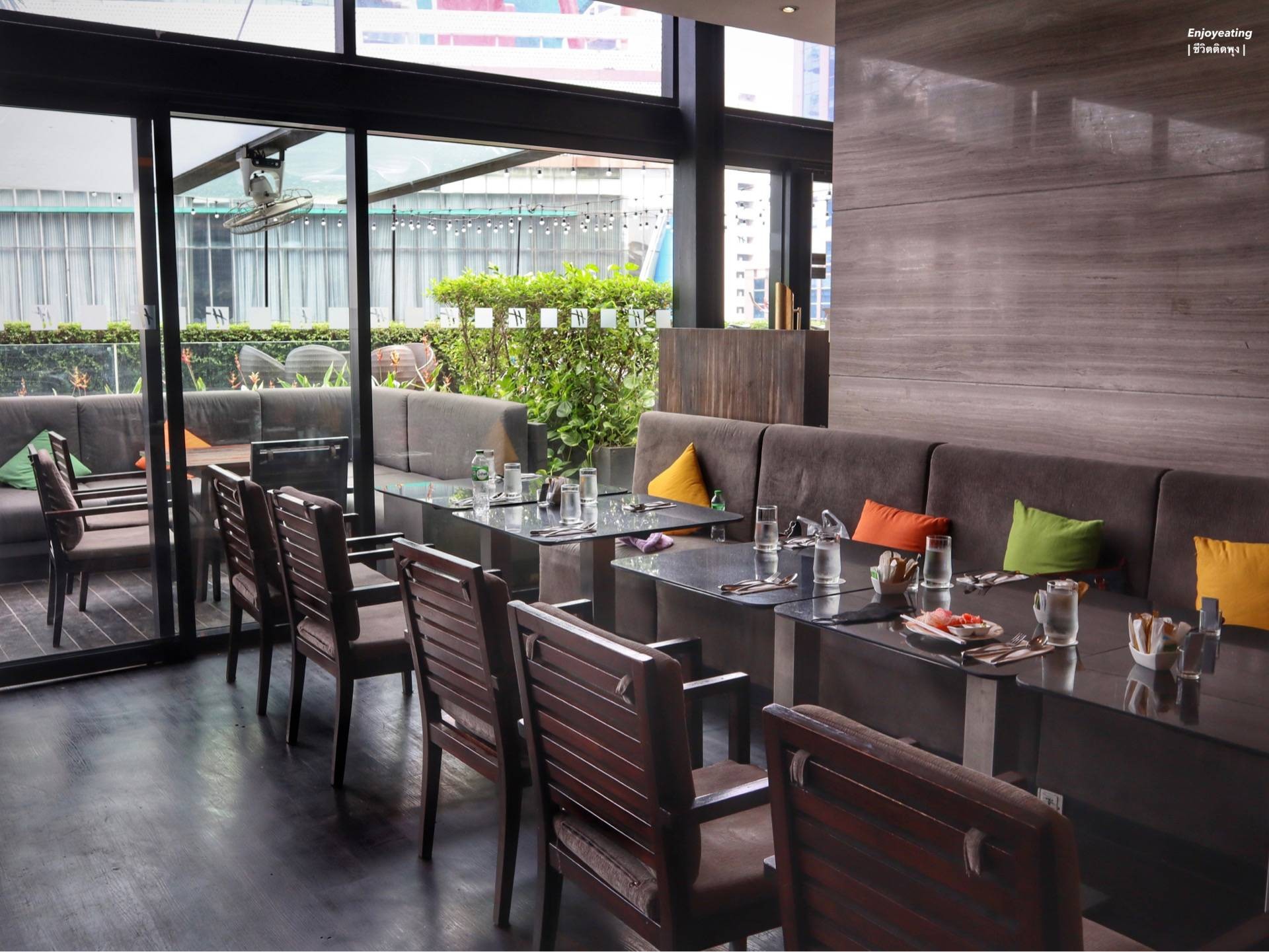 รูป Zeta Cafe โรงแรมฮอลิเดย์อินน์ กรุงเทพฯ