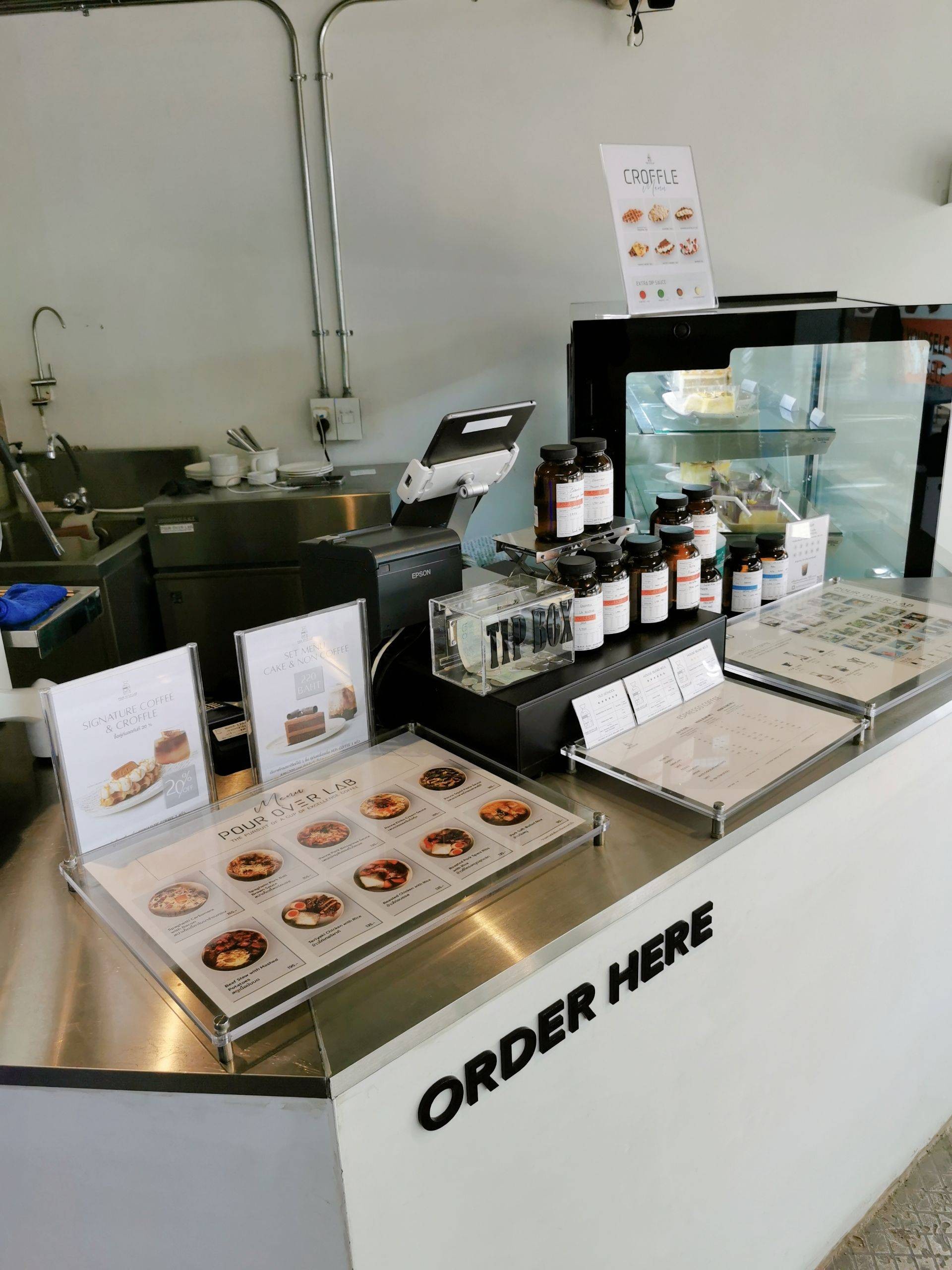 รูป POUR OVER LAB COFFEE เพชรเกษม