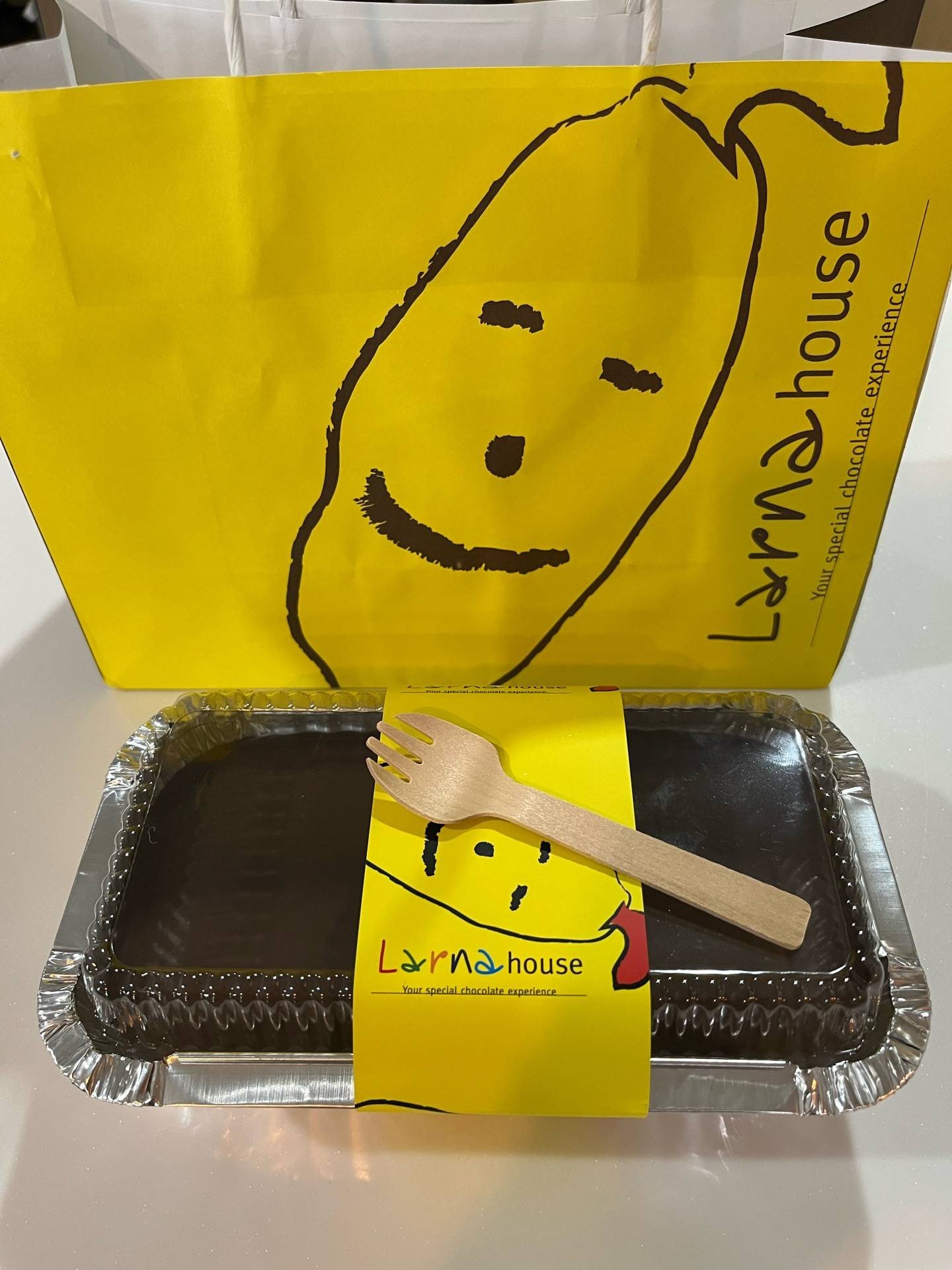 รีวิว Larna House เอ็มโพเรี่ยม สุขมวิท 24 - เค้กช็อกโกแลตหน้านิ่มเจ้า ...