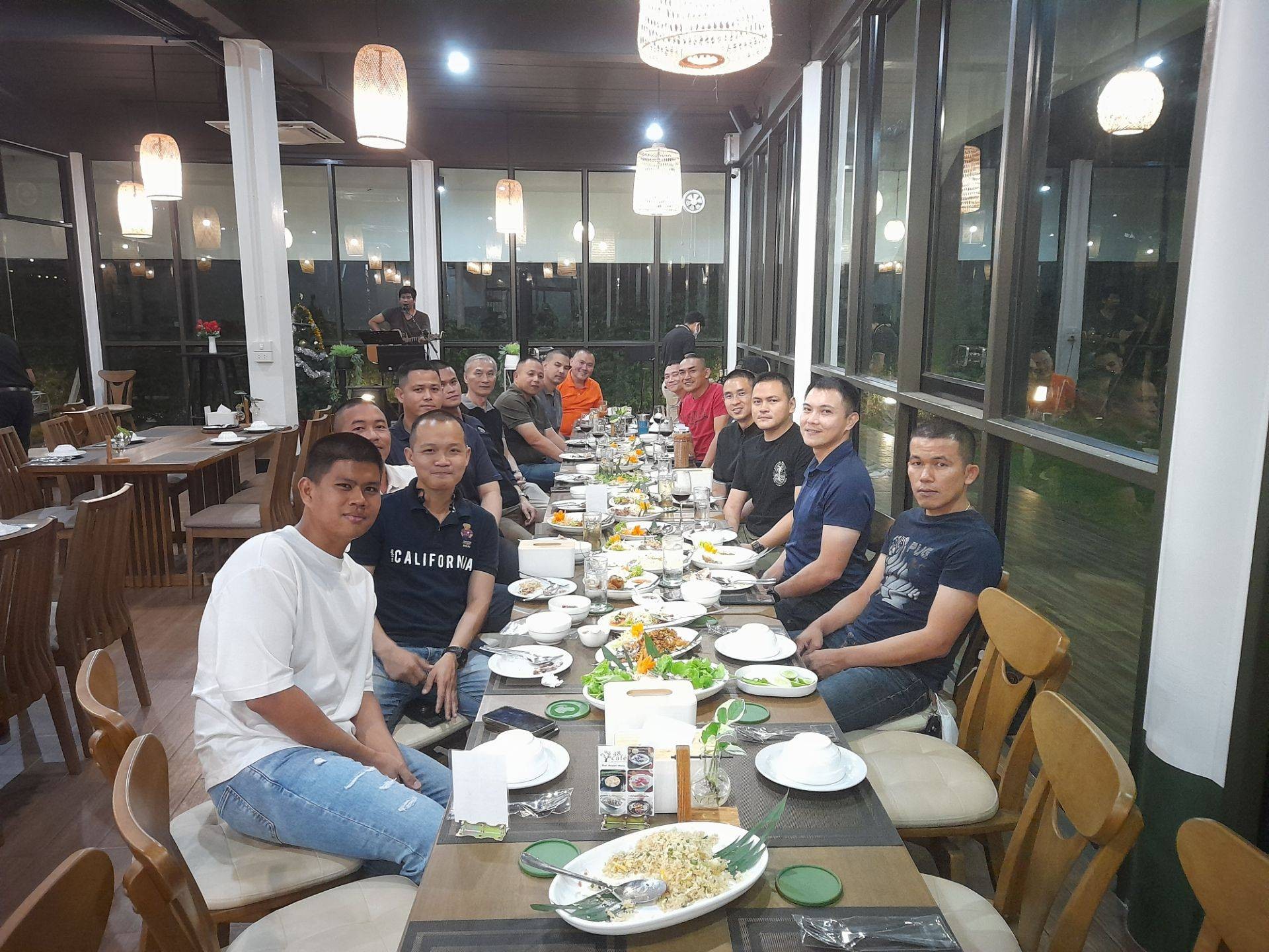 รีวิว 48 Café & Restaurant - อาหารอร่อย พนักงานบริการดี