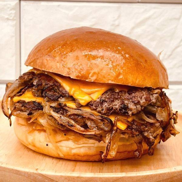 รูป Holiday Pastry x Smizzle Burger pop-up store โครงการ OURS