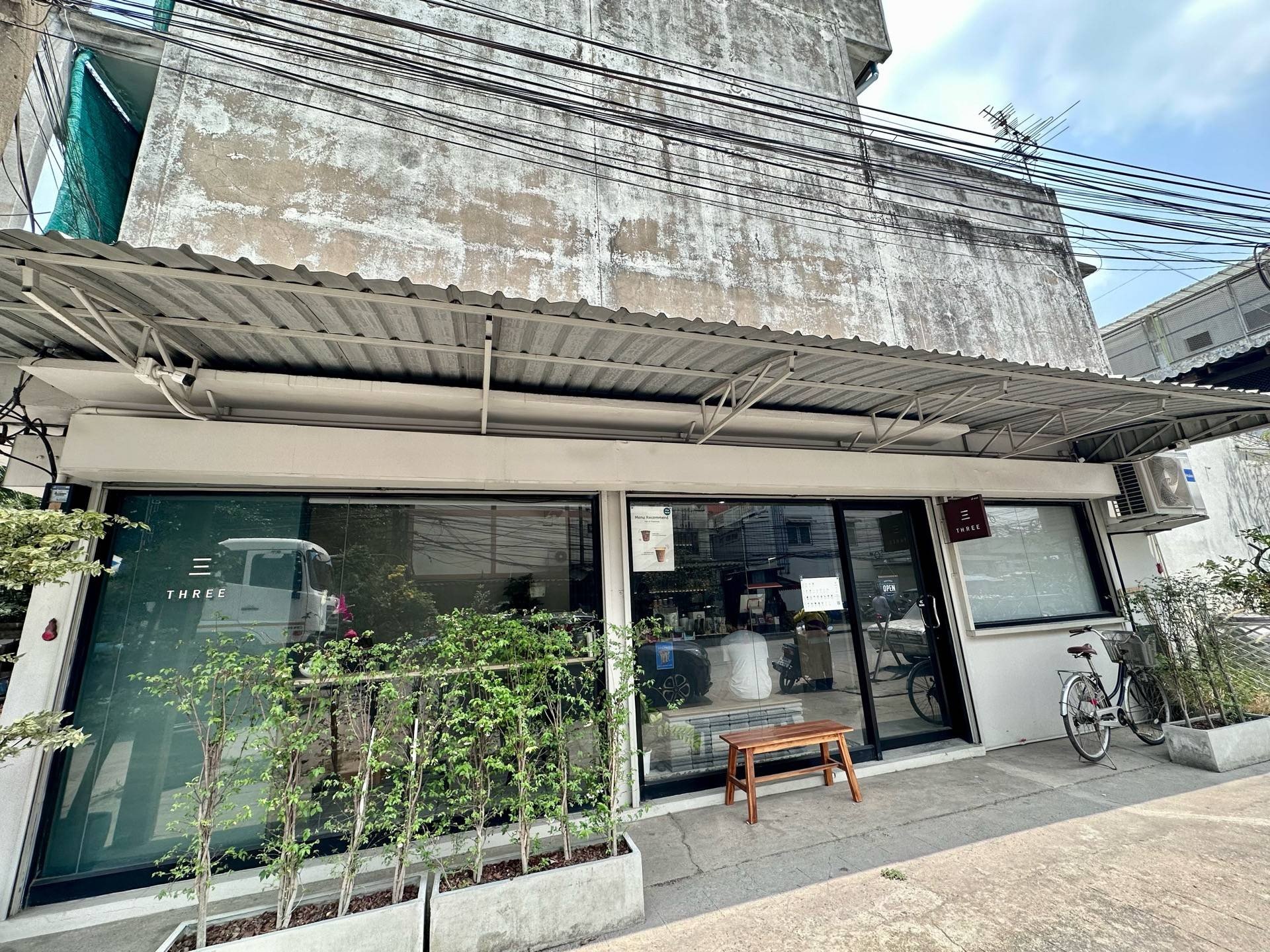รีวิว THREE Cafe - ร้านกาแฟเล็กๆ แต่รสชาติกาแฟไม่ธรรมดา