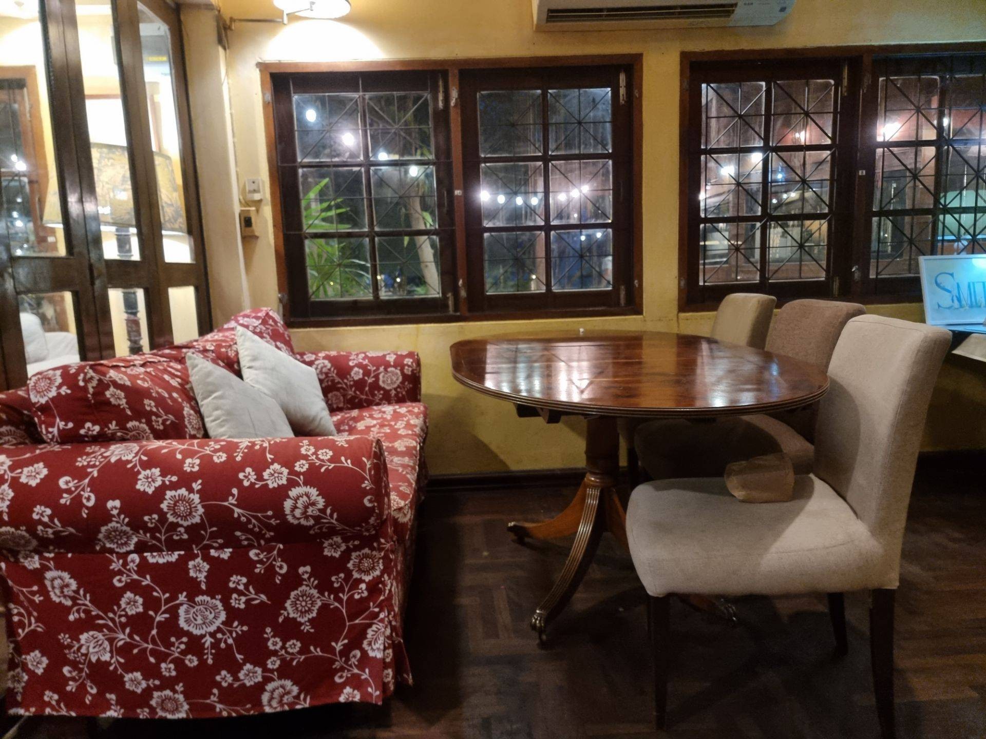 รูป Smith & Rabbit