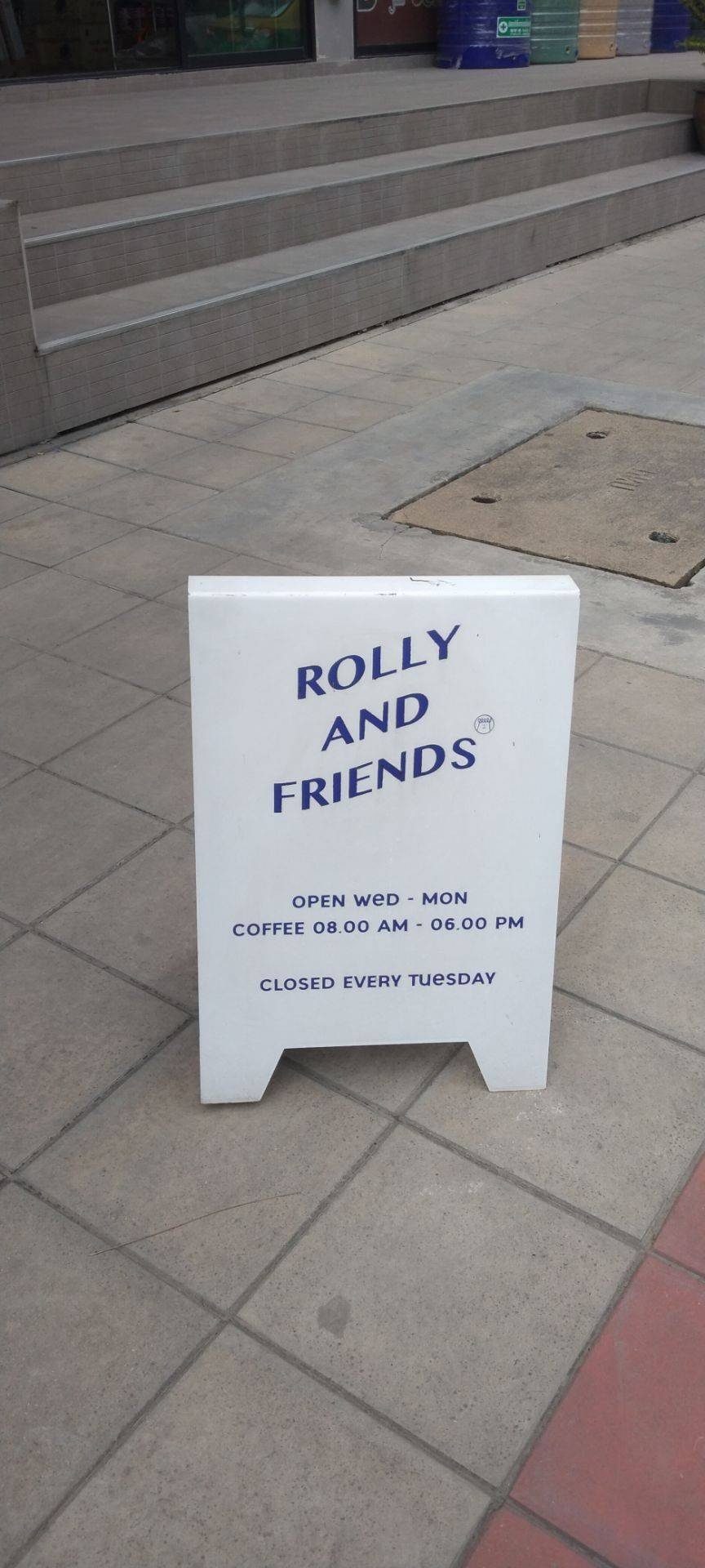 รีวิว Rolly and Friends BKK - ร้านคาเฟ่สไตล์นั่งทำงานได้ ย่านคู้บอน ...