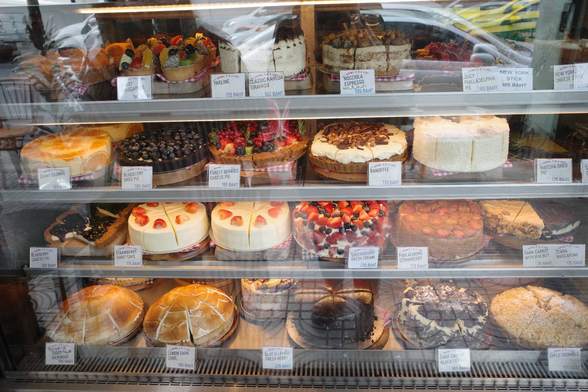 รีวิว A Pink Rabbit + Bob ท่าเตียน - ร้านเค้ก ตกแต่งแบบอาร์ตๆ