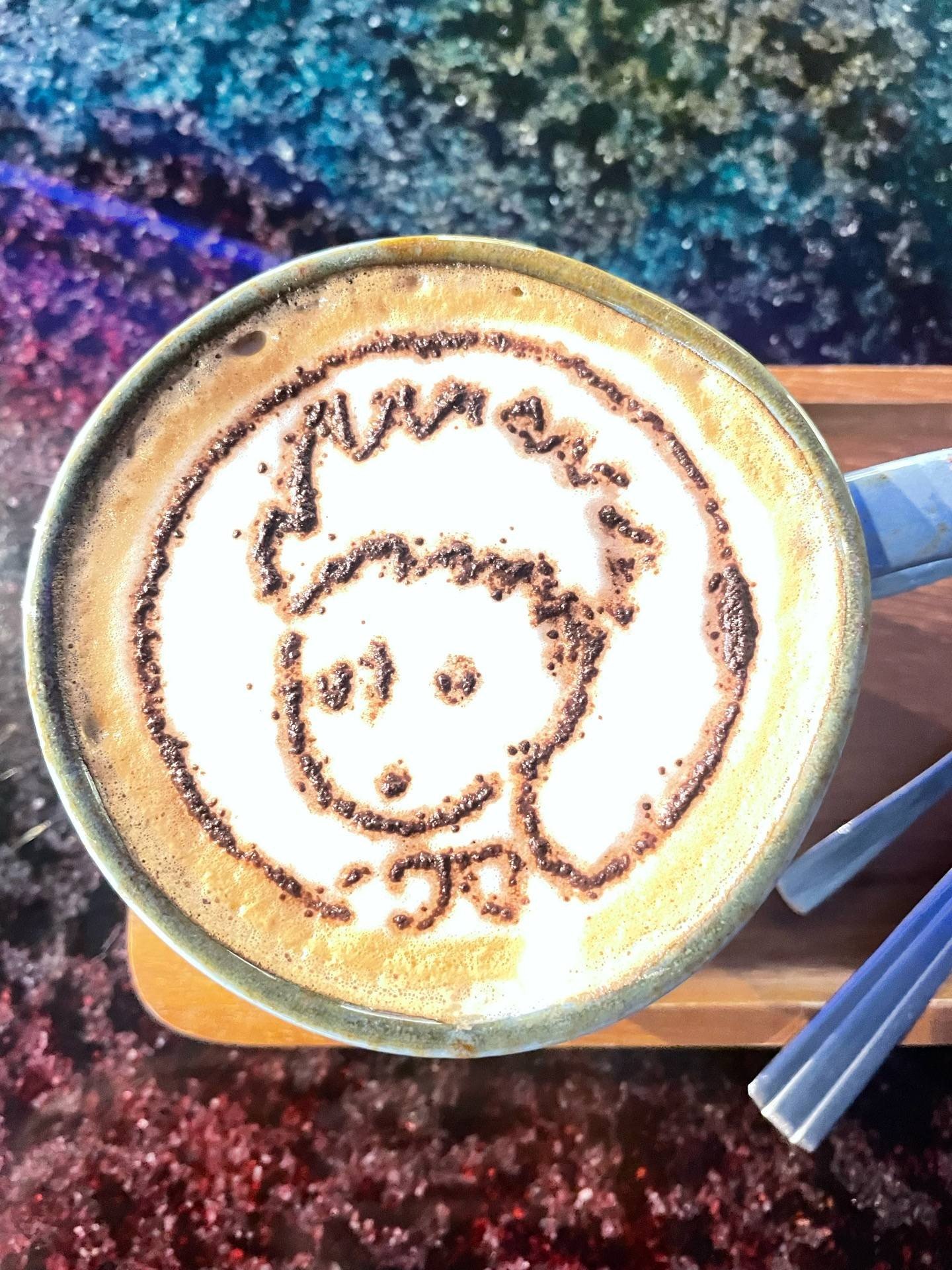 รีวิว The Little Prince Cafe - กาแฟกับเค้กอร่อย งานศิลปะในร้านงดงาม