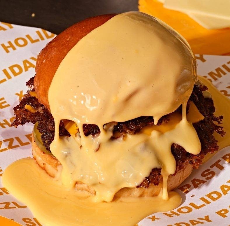 [รีวิว] ร้าน Smizzle Burger เซ็นทรัลเอ็มบาสซี่ | เมนูแนะนำ รูปภาพ ราคา