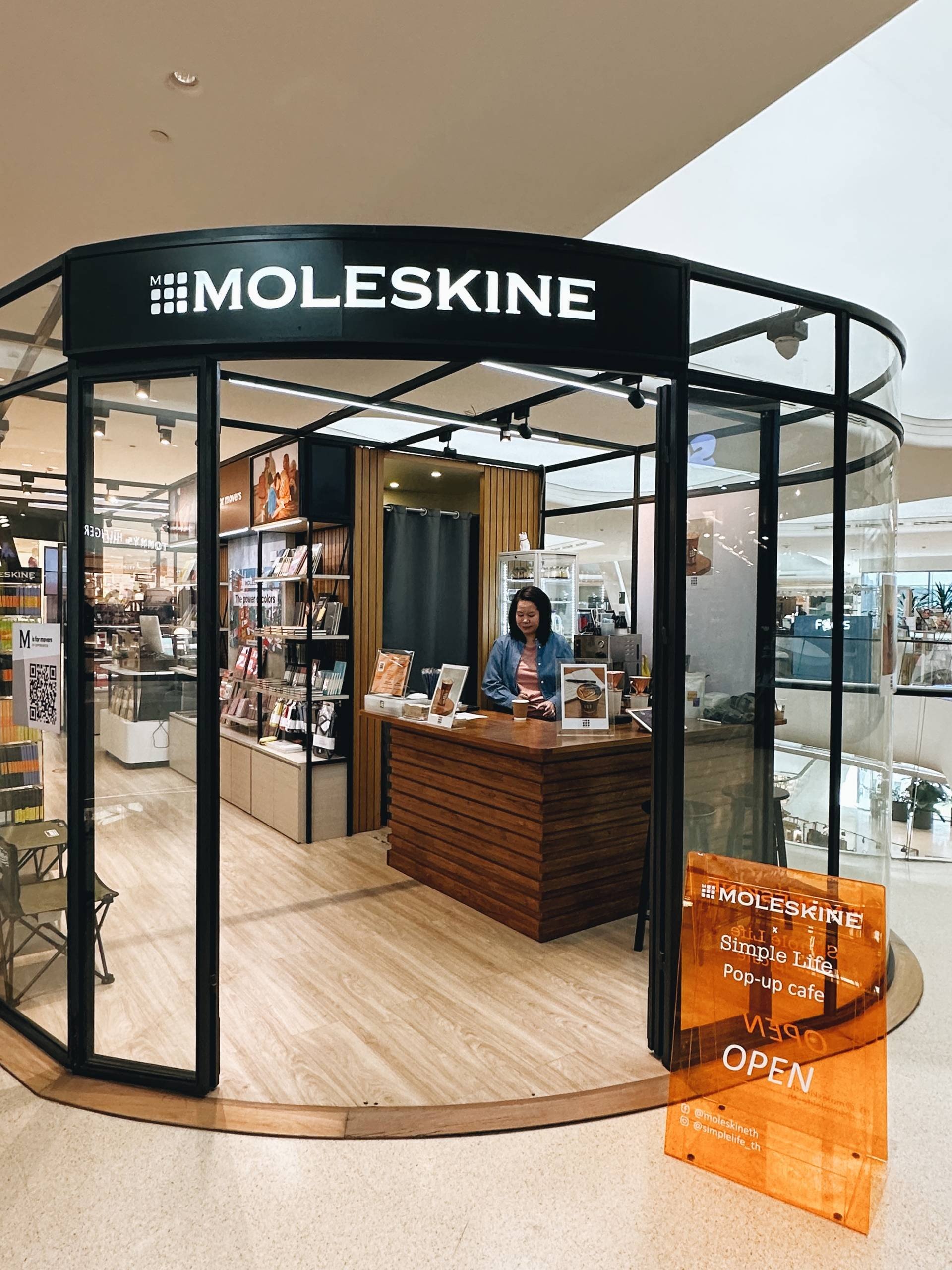 รีวิว Moleskine x Simple Life Pop-up Cafe - Moleskine x Simple Life Pop ...