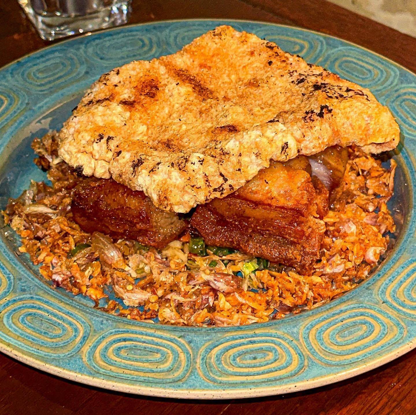 หมูสามชั้นกรอบพริกเกลือ ร้าน Samlor เจริญกรุง