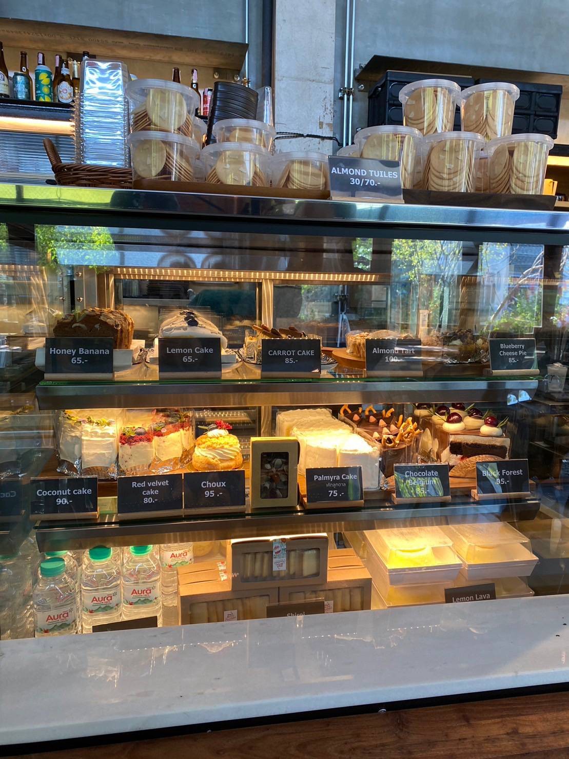 รีวิว VECTOR COFFEE ROASTER The Wall - ร้านกาแฟร้านโปรดเพลงเพราะ mood ...