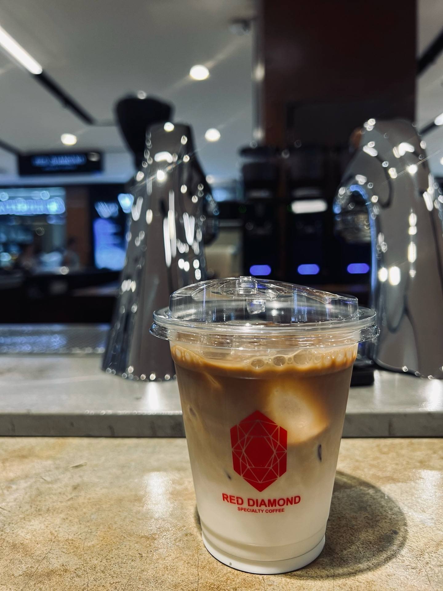 รีวิว Red Diamond Cafe เซ็นทรัลเวิลด์ ชั้น 5 - กาแฟใส่นมยังดีเช่นเคย