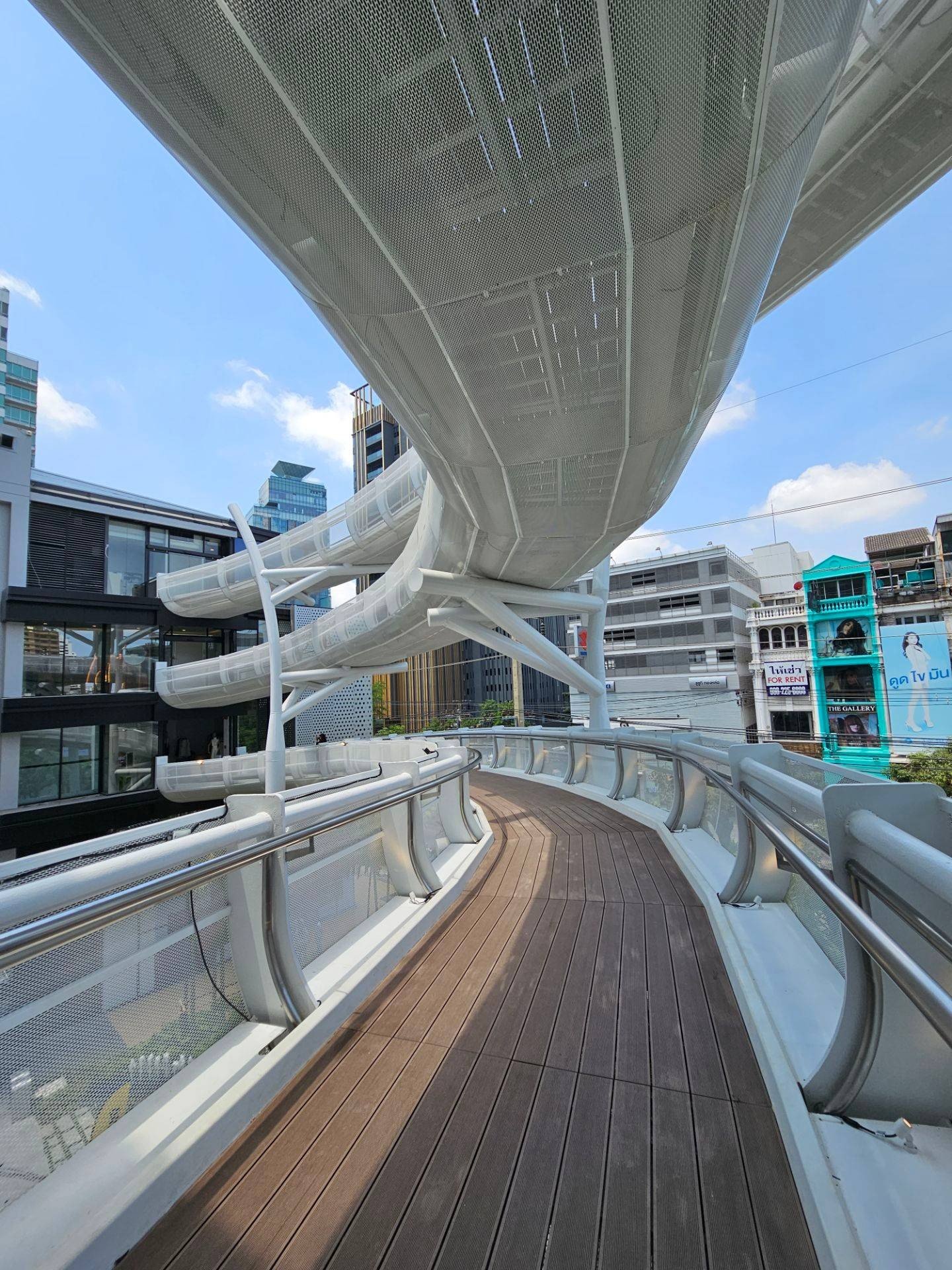 รูป Marche Thonglor