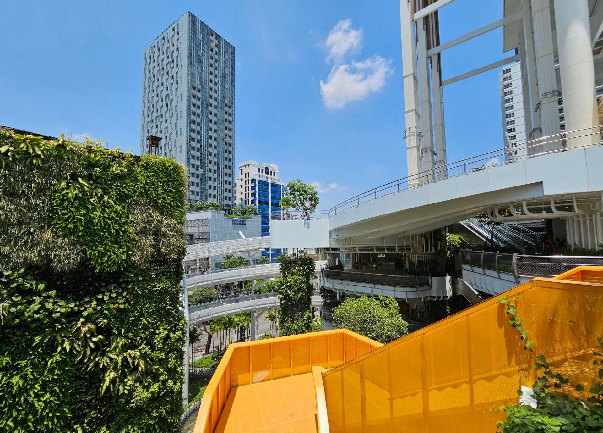 รูป Marche Thonglor