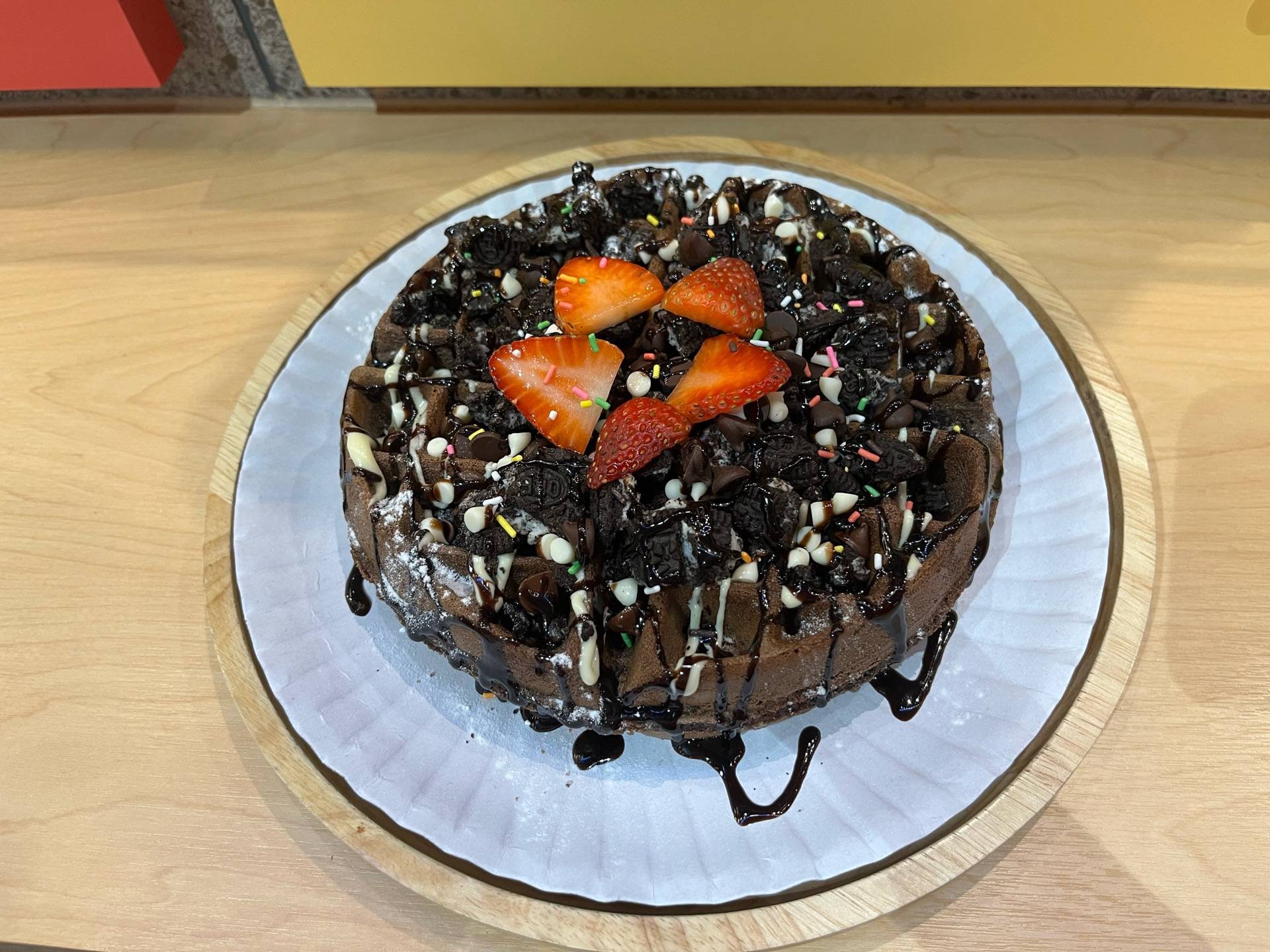 Chocolate Oreo Strawberry ร้าน Meow Meow Korea Waffle Samyan