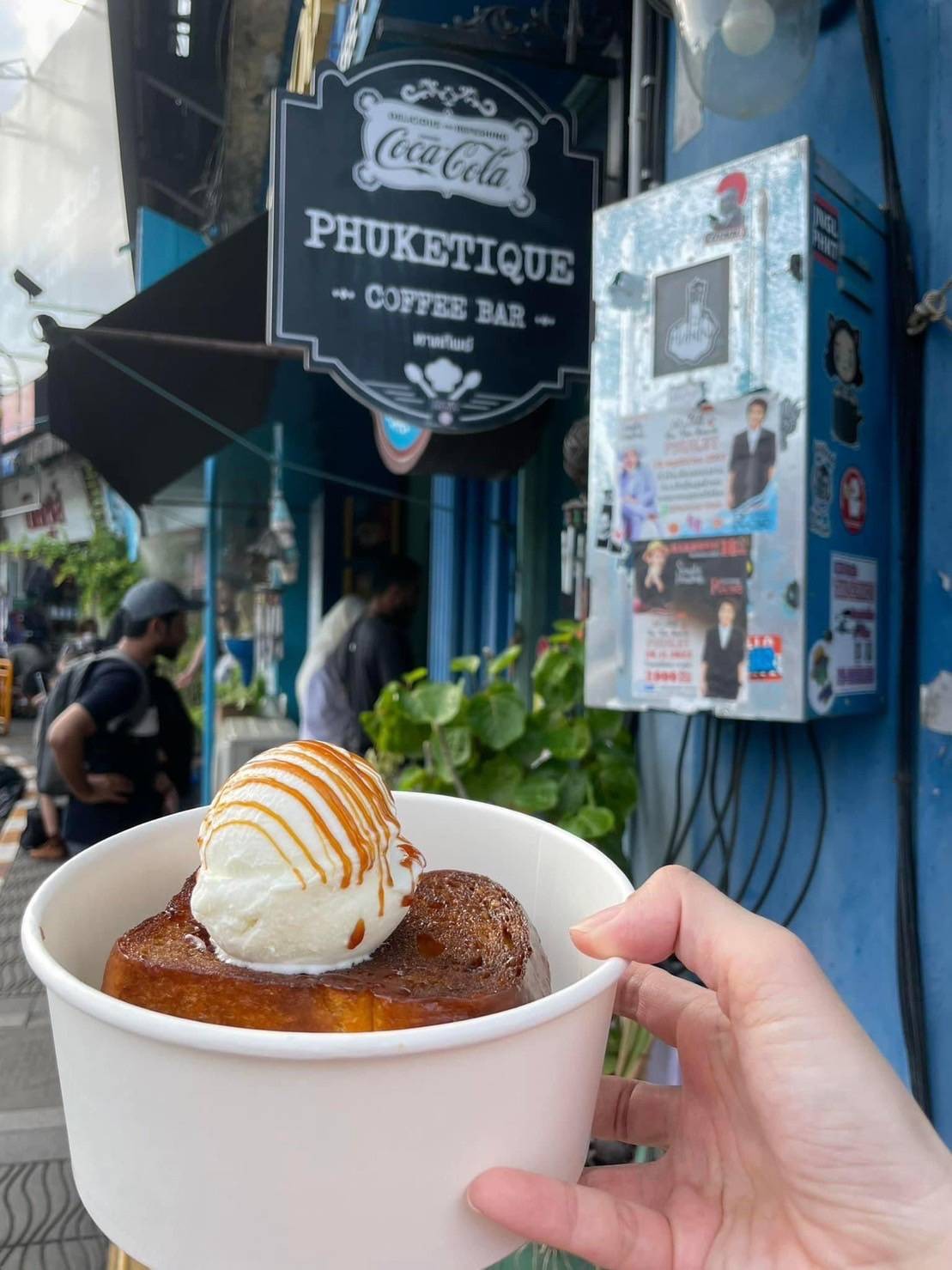 รีวิว Phuketique Coffee Bar - มาถึงแล้วก็ต้องได้ลองแต่ว่าคิวยาวมาก ...