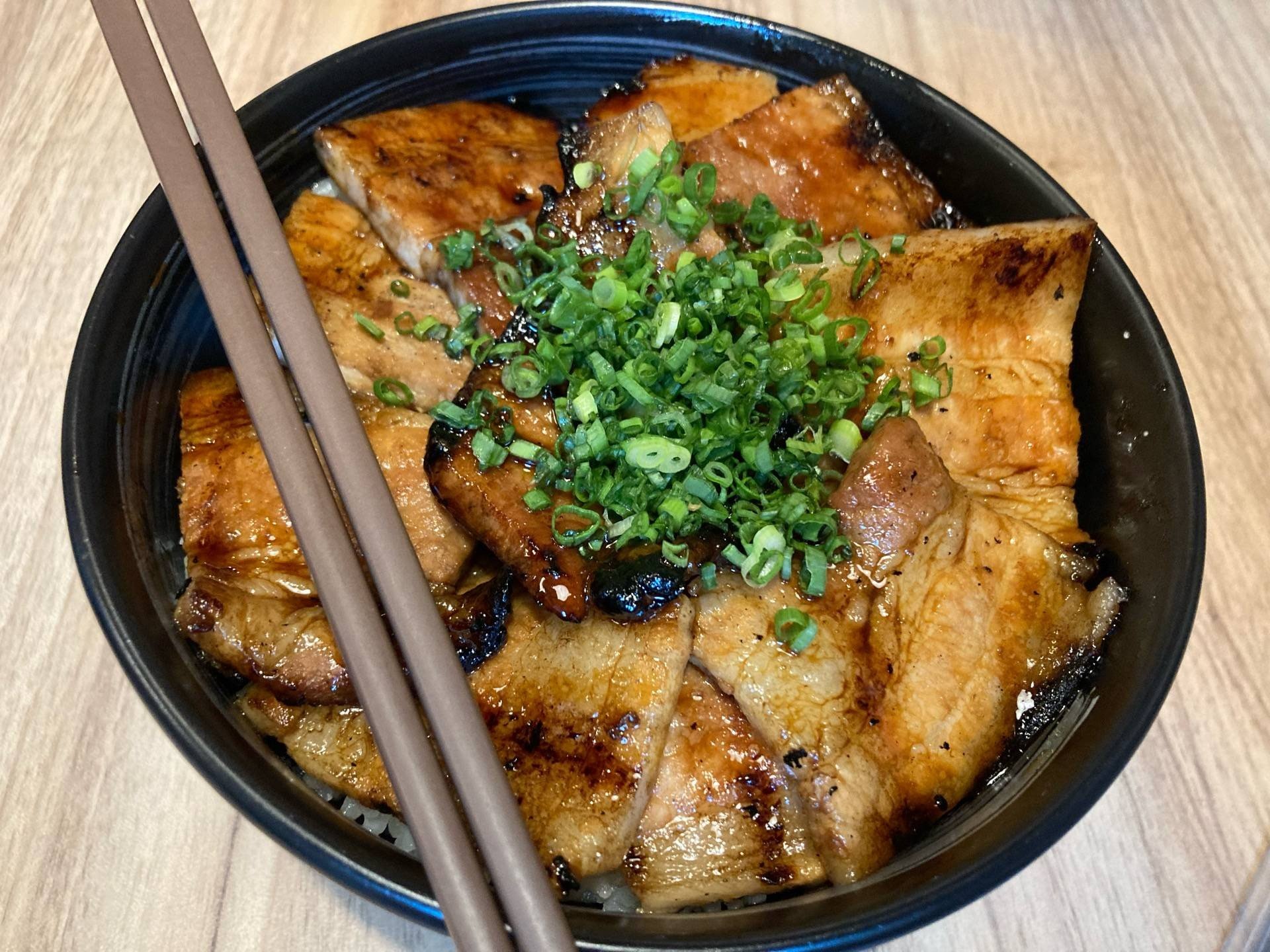 รีวิว Ohachi Butadon (สาขาอารีย์) อารีย์ - ร้านหมูย่างแบบญี่ปุ่น - Wongnai