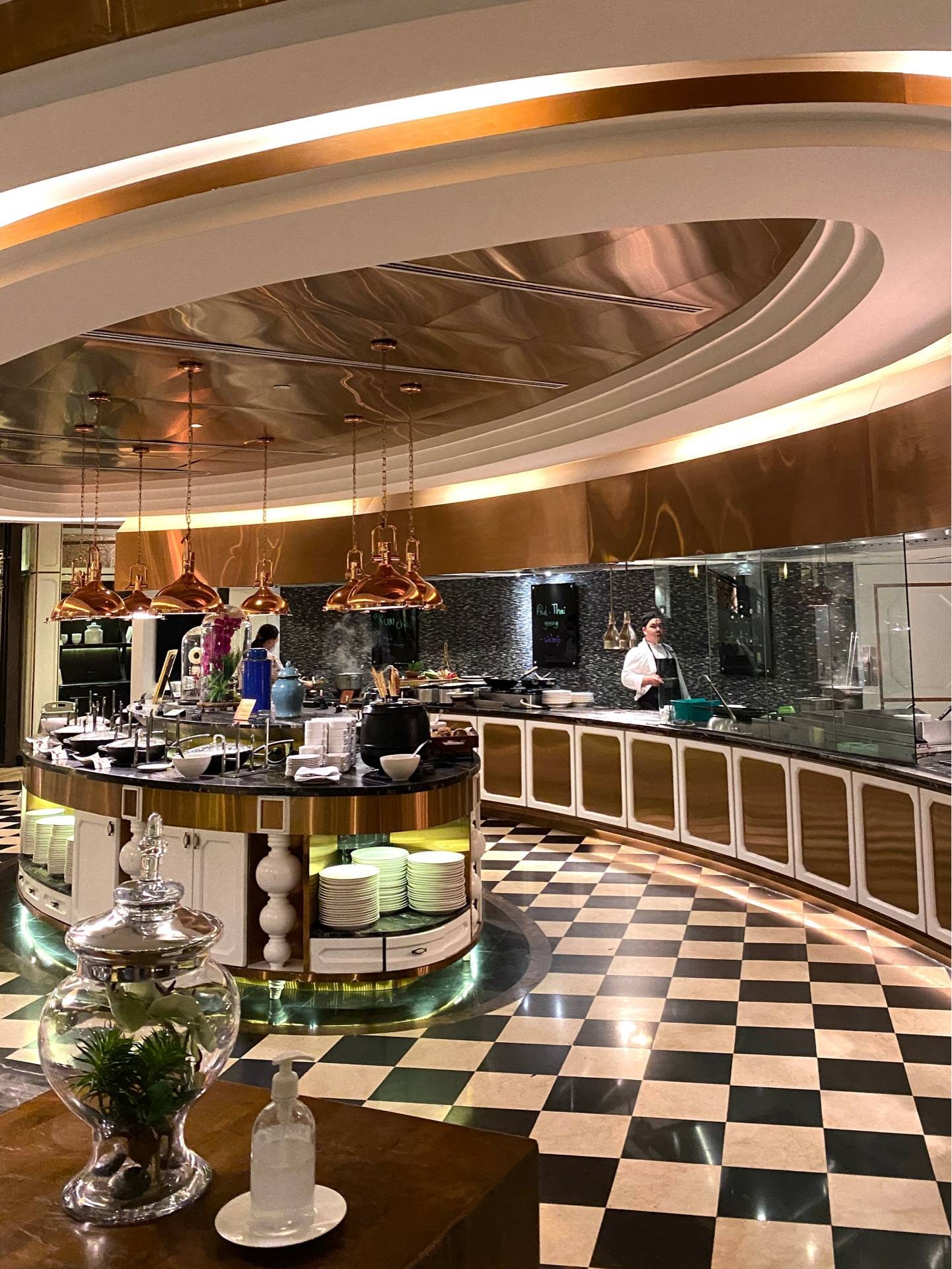 รีวิว Rain Tree Cafe The Athenee Hotel, Bangkok - บุฟเฟ่โรงแรมหัวละ ...