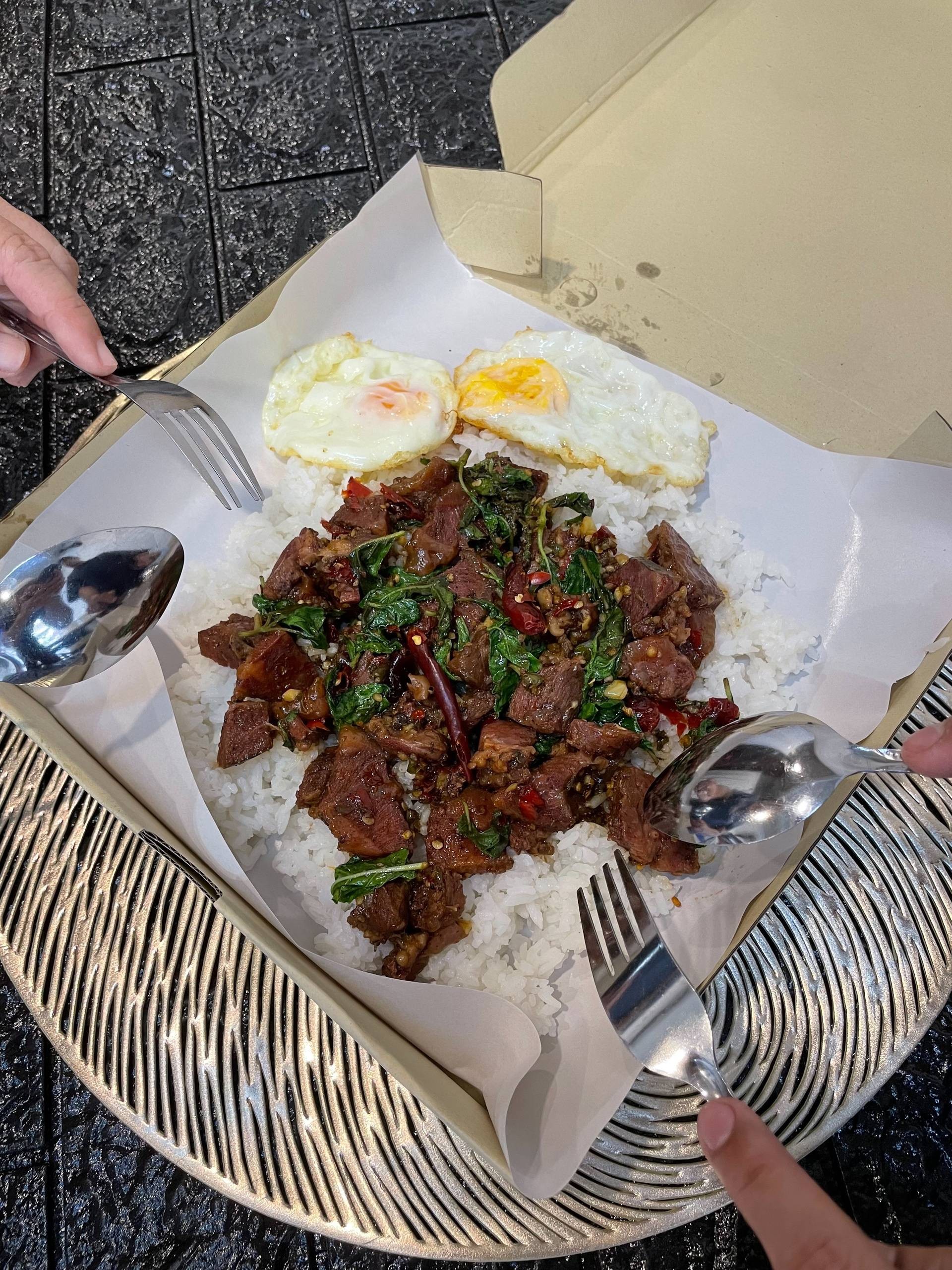 รีวิว กะเพรา อร่อยชัวร์ หัวหิน - เนื้อโคขุนสับ ฟินเว่อร์