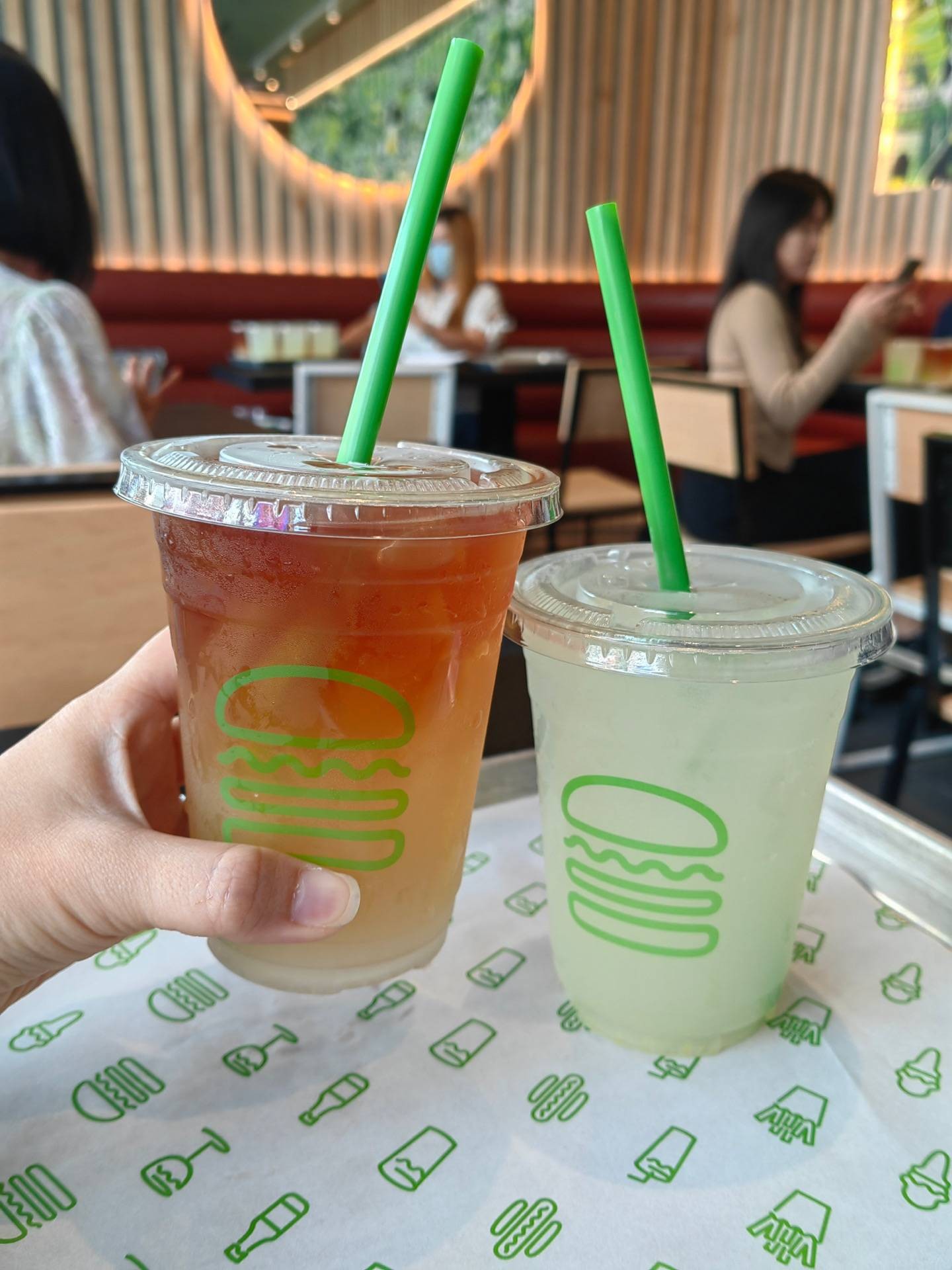 รีวิว Shake Shack CentralWorld - ในที่สุด 𝐒𝐡𝐚𝐤𝐞 𝐒𝐡𝐚𝐜𝐤 🍔🇺🇸 เบอร์เกอร์ชื่อดังจากนิวยอร์กก็มาเปิด ...
