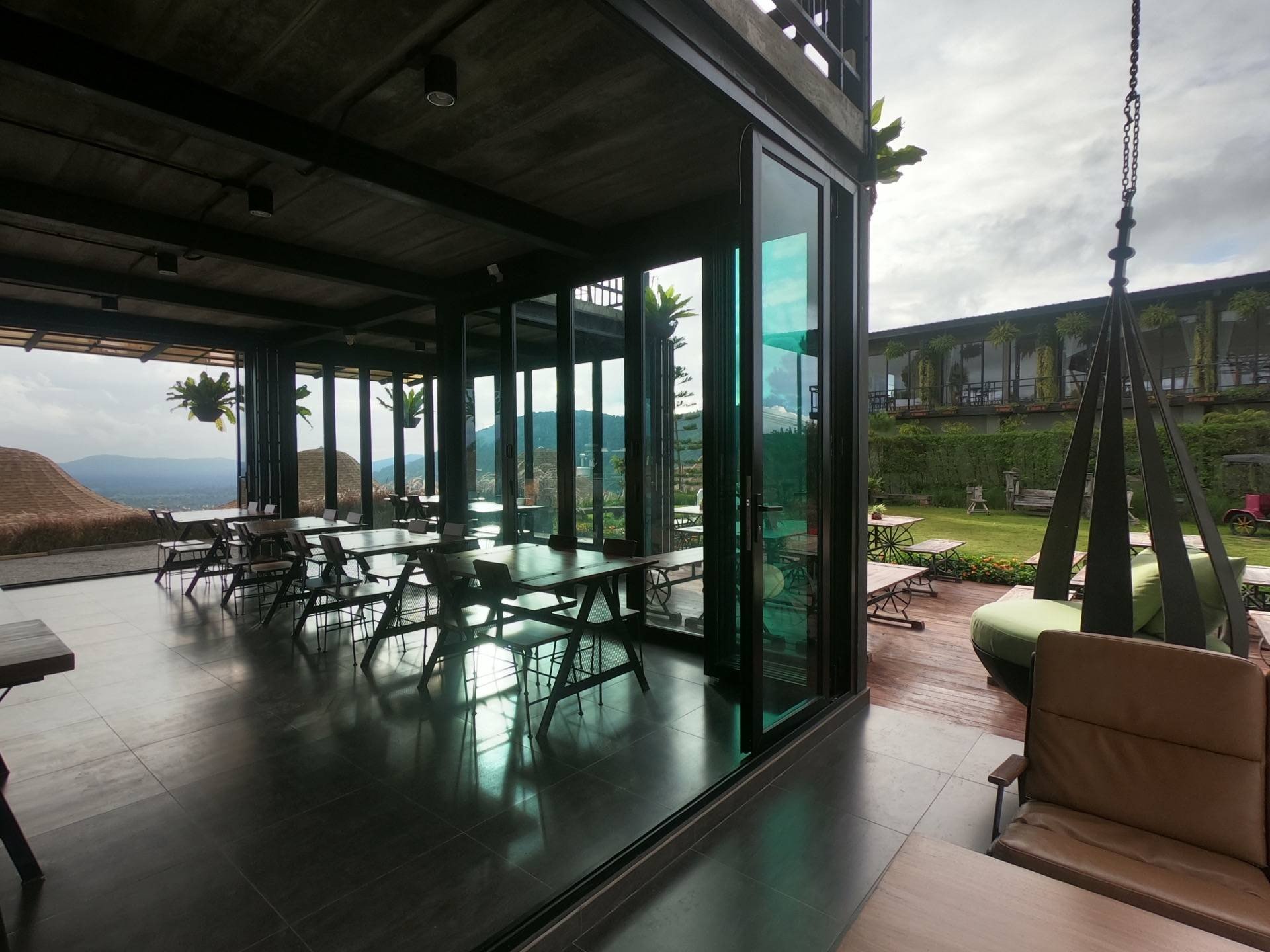 รีวิว At Tree Resort & Restaurant - ไปพักมาค่ะ ชอบ ร่มรื่นย์ - Wongnai