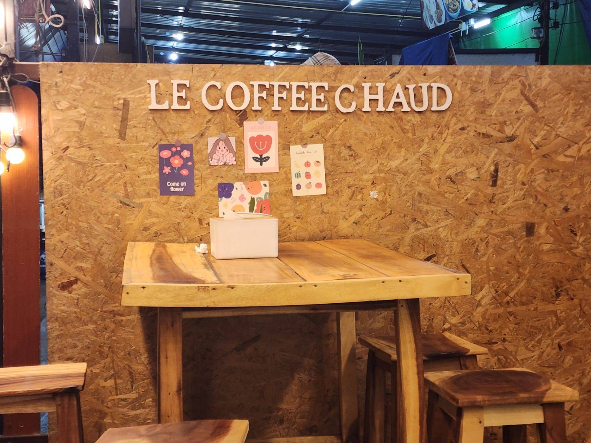 รีวิว ขนมปังปิ้ง-นมสด กาแฟสด เฟรนฟราย (Le Coffee Chaud) พัฒนาการ - ร้าน ...