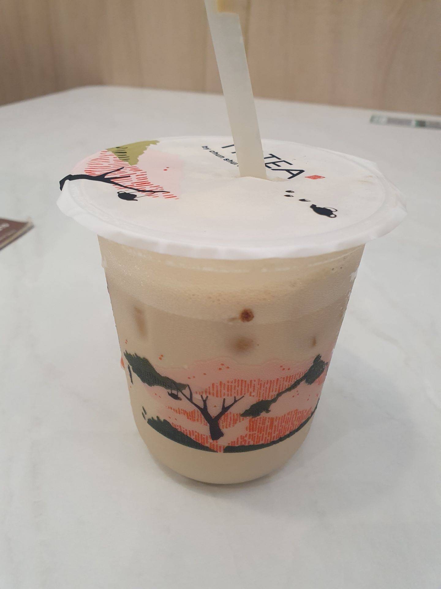 E8 TP Milk Tea • มีความหอมชาดี มันนมพอควร รสชาติโอเค ร้าน TP TEA ...