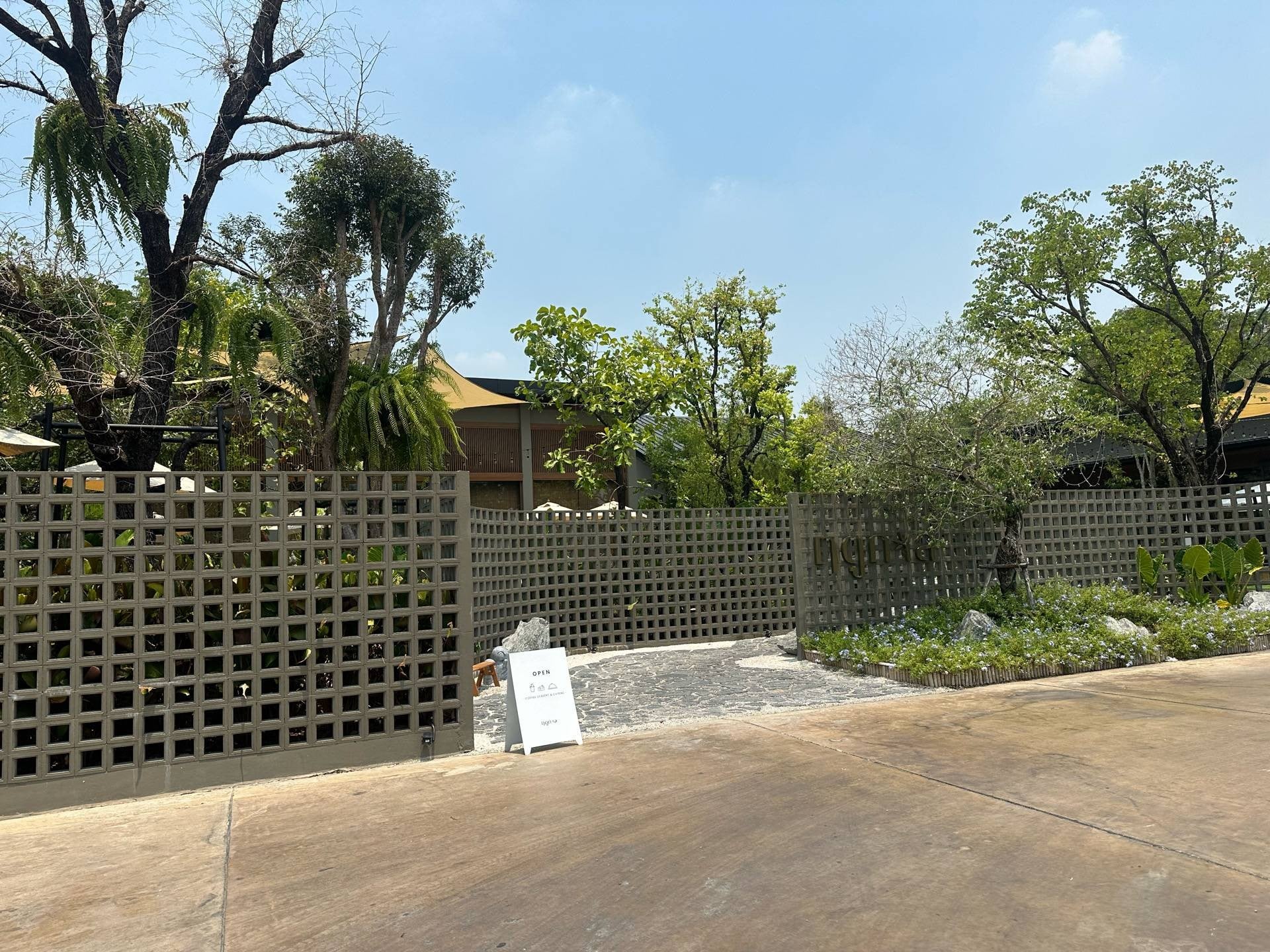 รีวิว ฤดูกาล คาเฟ่ Zone Cafe - คาเฟ่ตกแต่งสวยงาม อลังการมากในย่านเมืองเอก