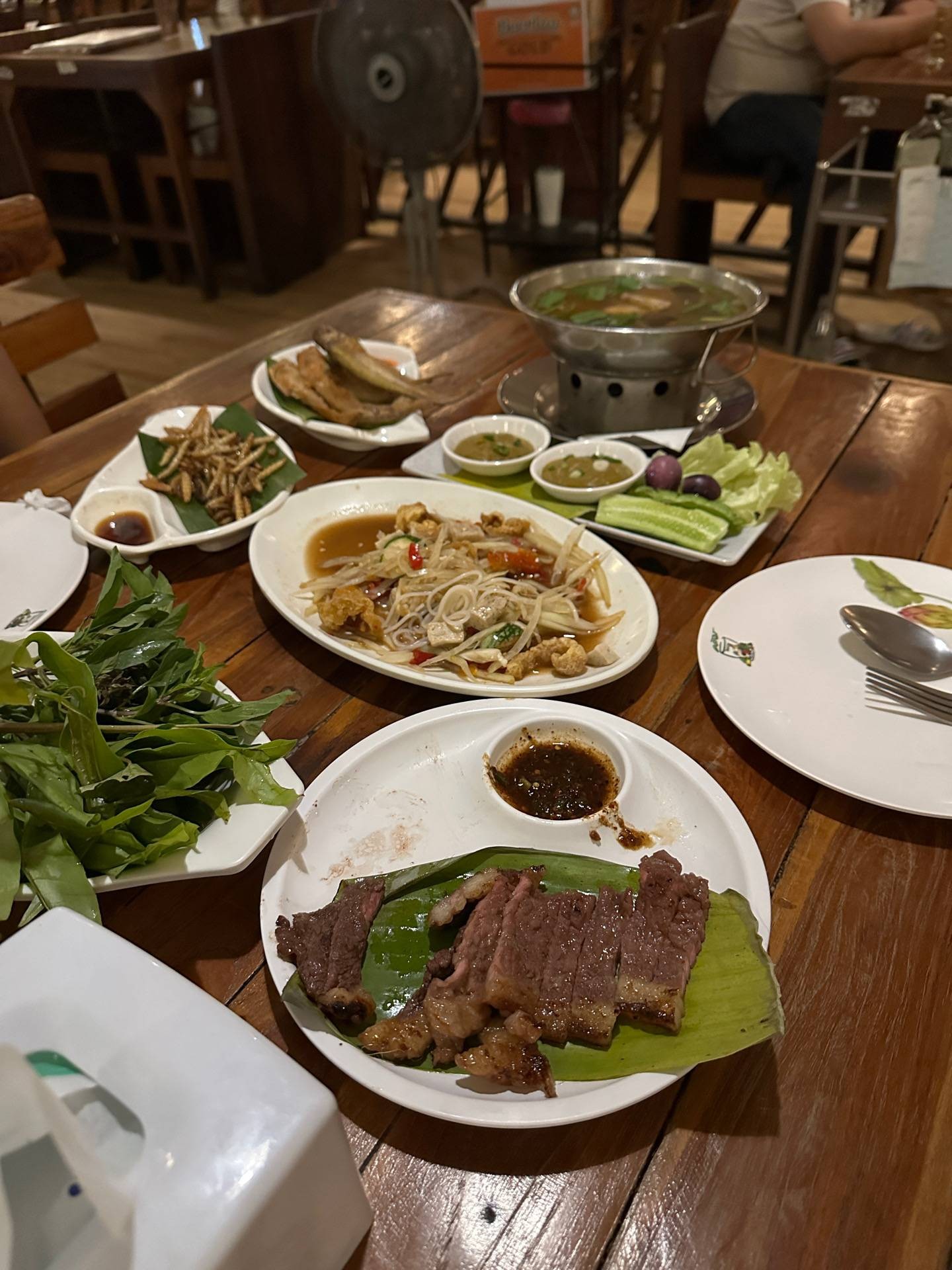 รีวิว ครกไม้ไทยลาว ลาดปลาเค้า - ร้านใหญ่ รสชาติดี