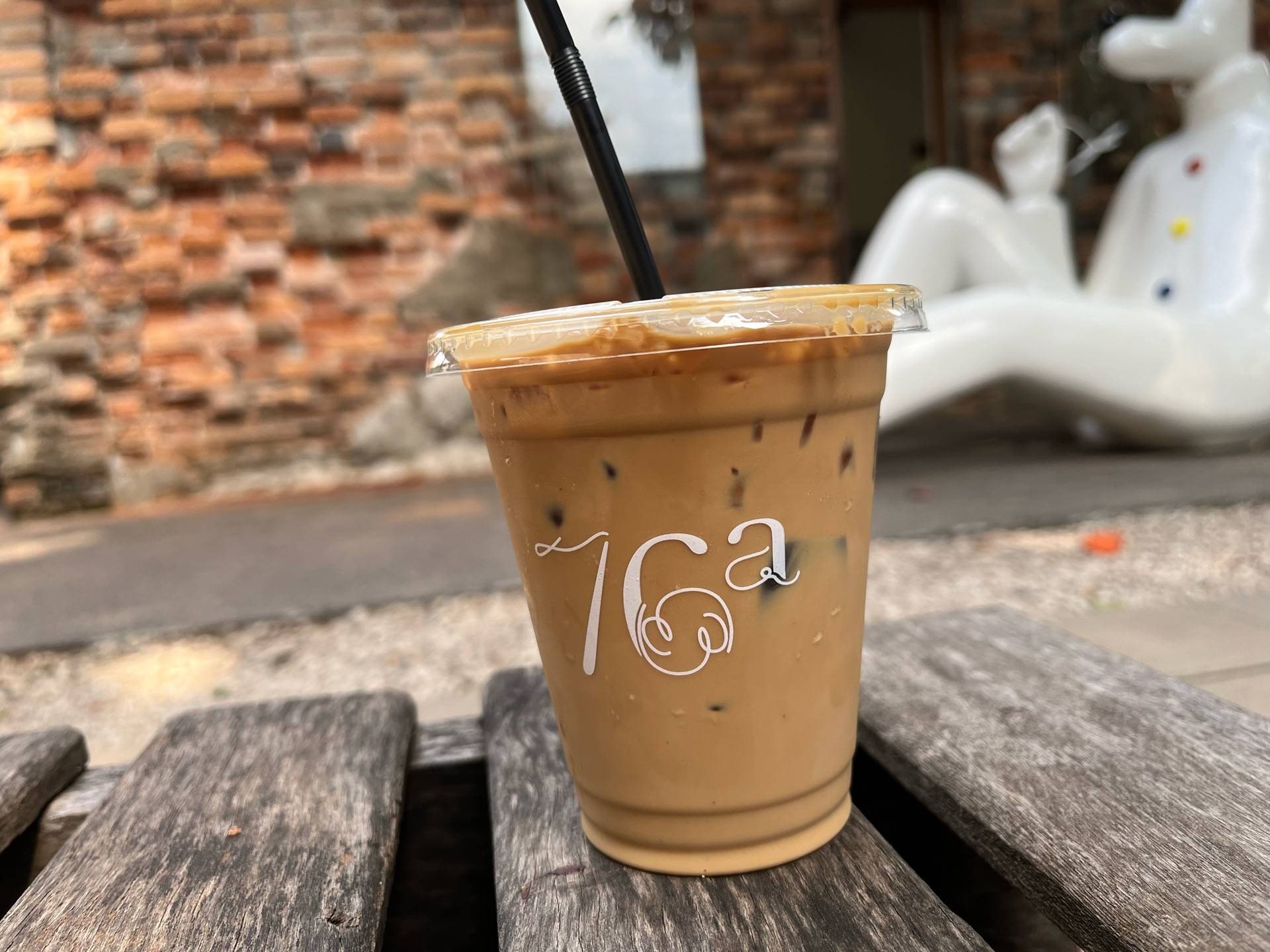 รีวิว 76เอ คอฟฟี่ 76เอ เดอะ สเปซ - คาเฟ่อาร์ตๆ ตึกเก่าดูสวยงาม ใกล้ริมโขง